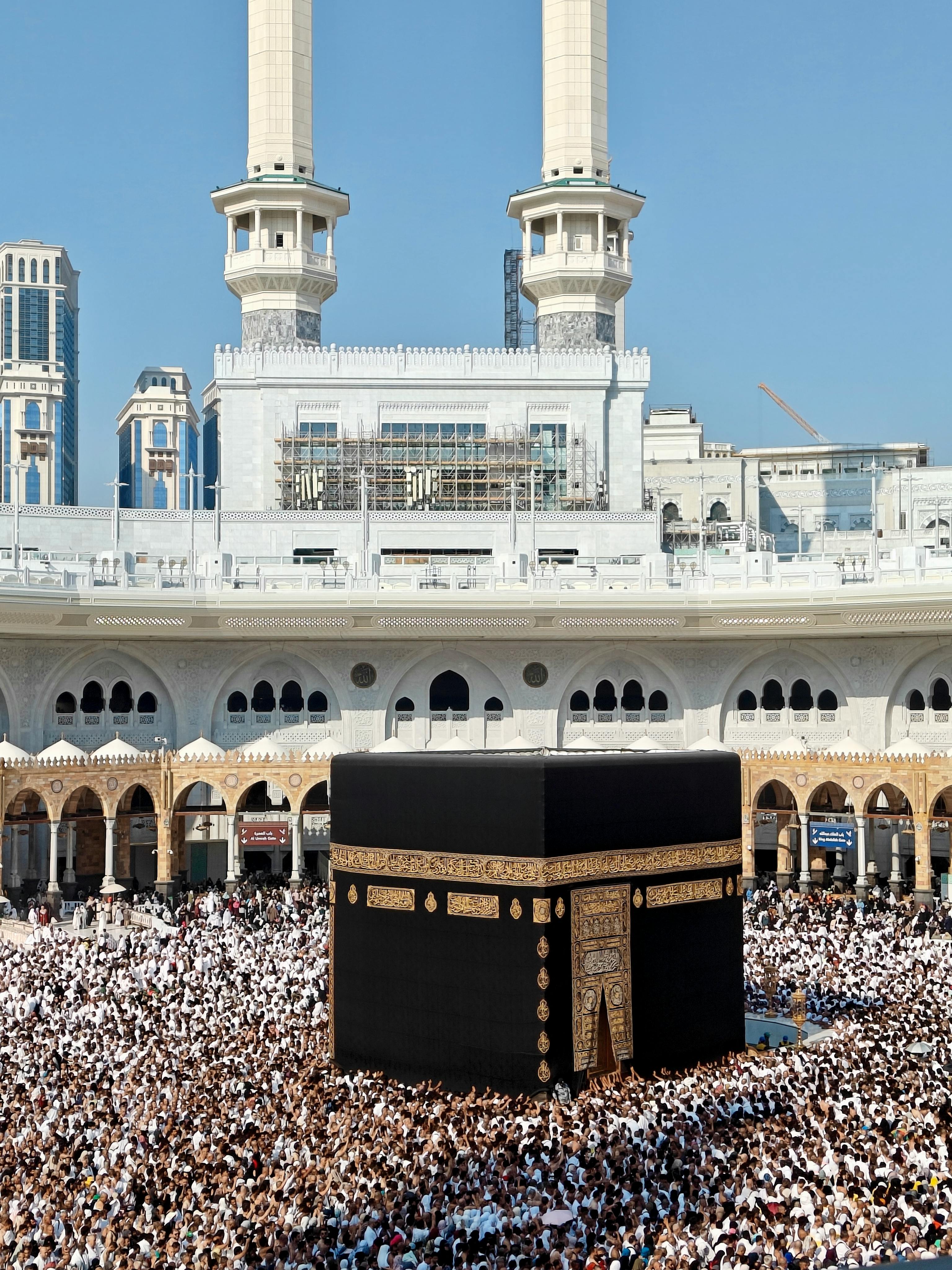 Crowd around Kaaba in Mecca at Sunset · Free Stock Photo