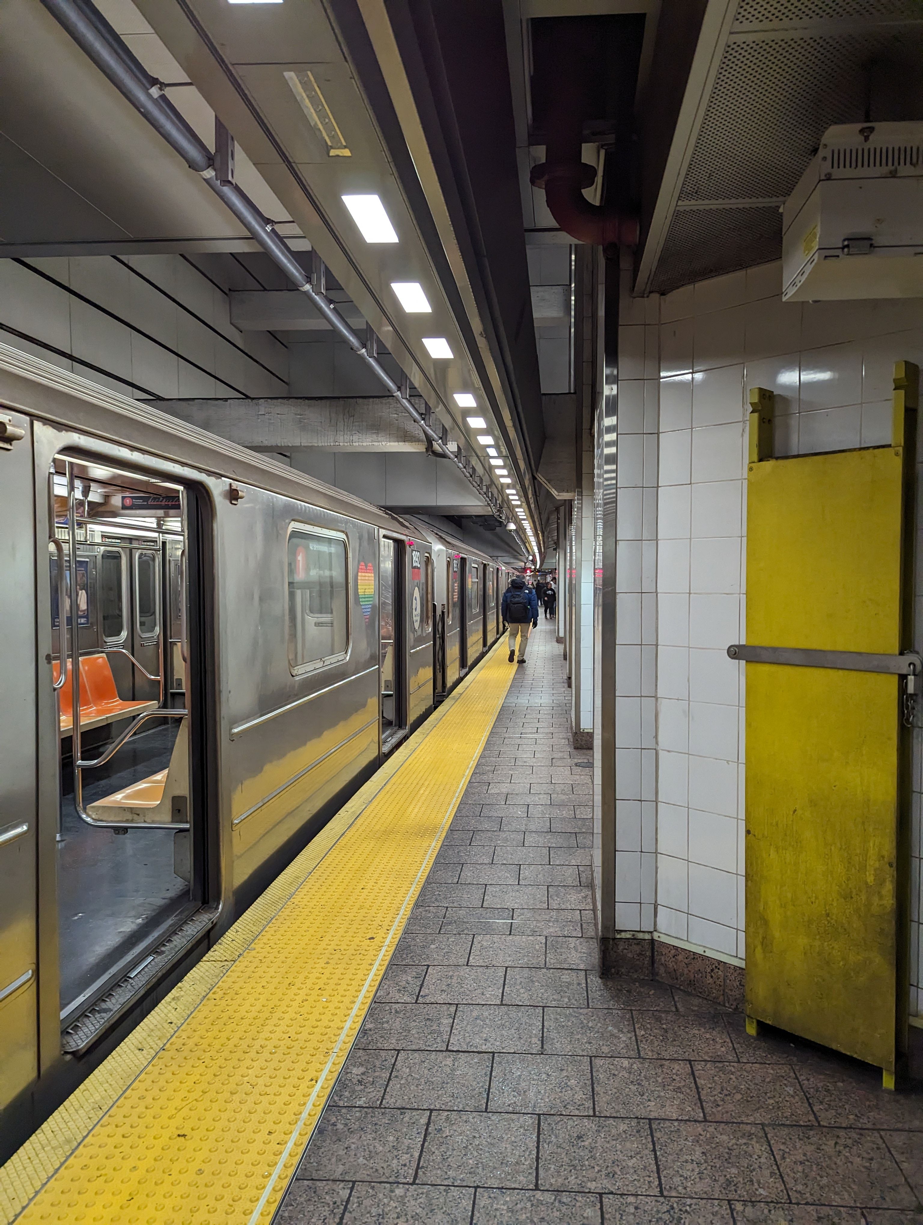 Urban Subway Station with Yellow Line Safety · Free Stock Photo