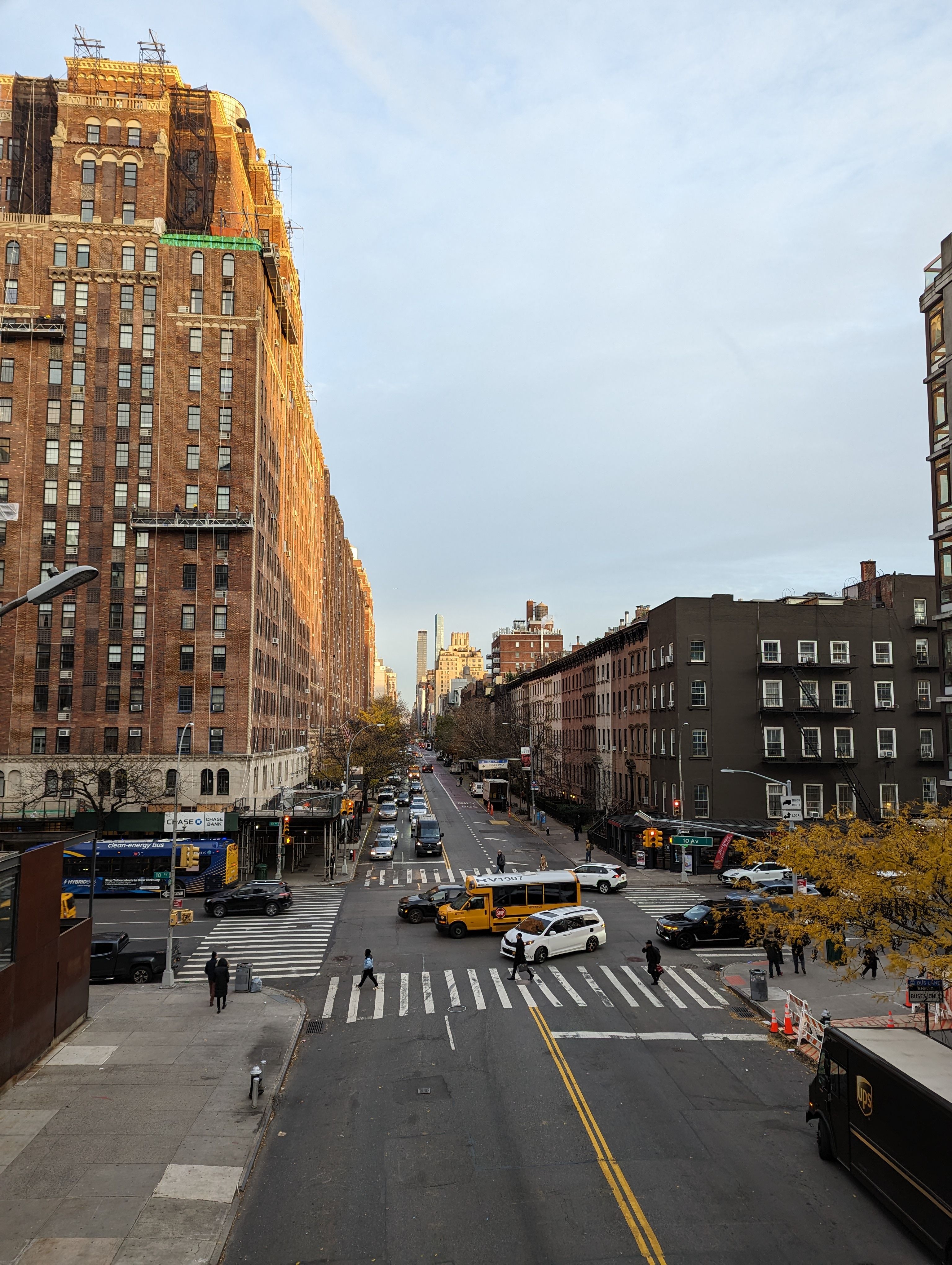 Urban Street View with Classic Architecture · Free Stock Photo