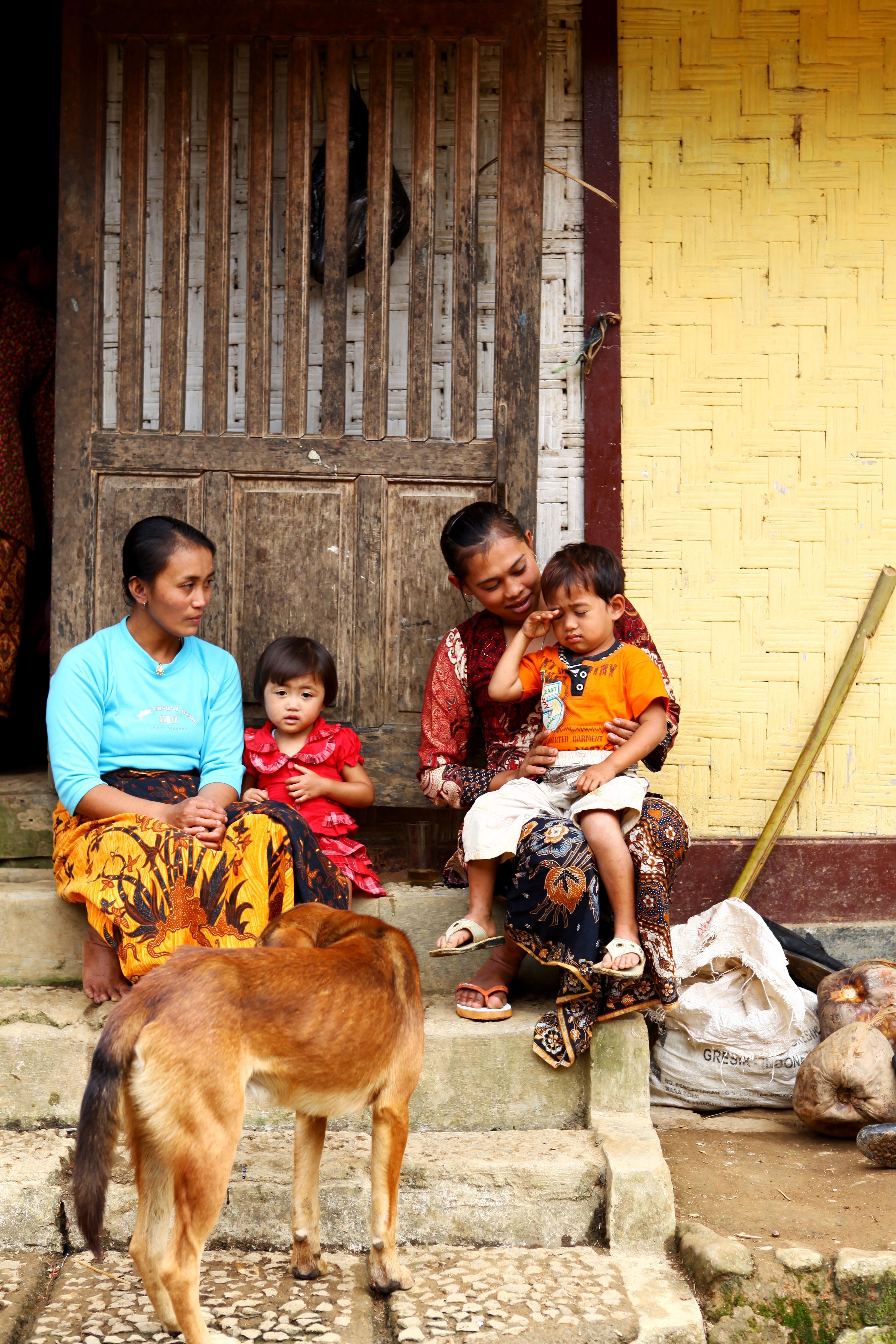 Traditional Family Scene Outside a Home in Java · Free Stock Photo