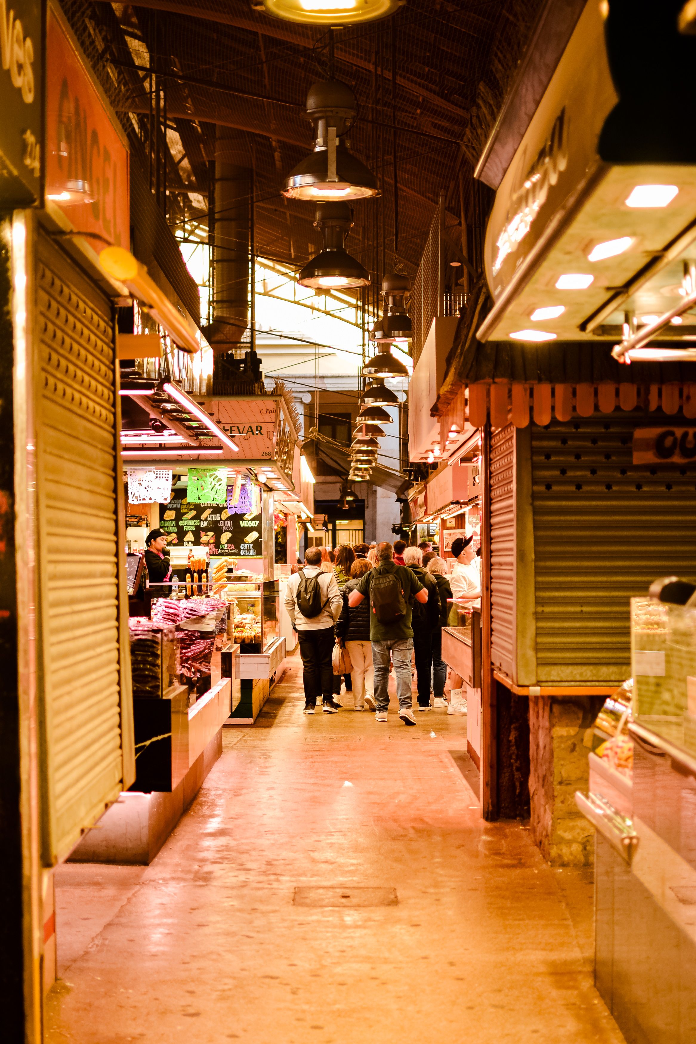 Bustling Indoor Market with Shoppers · Free Stock Photo