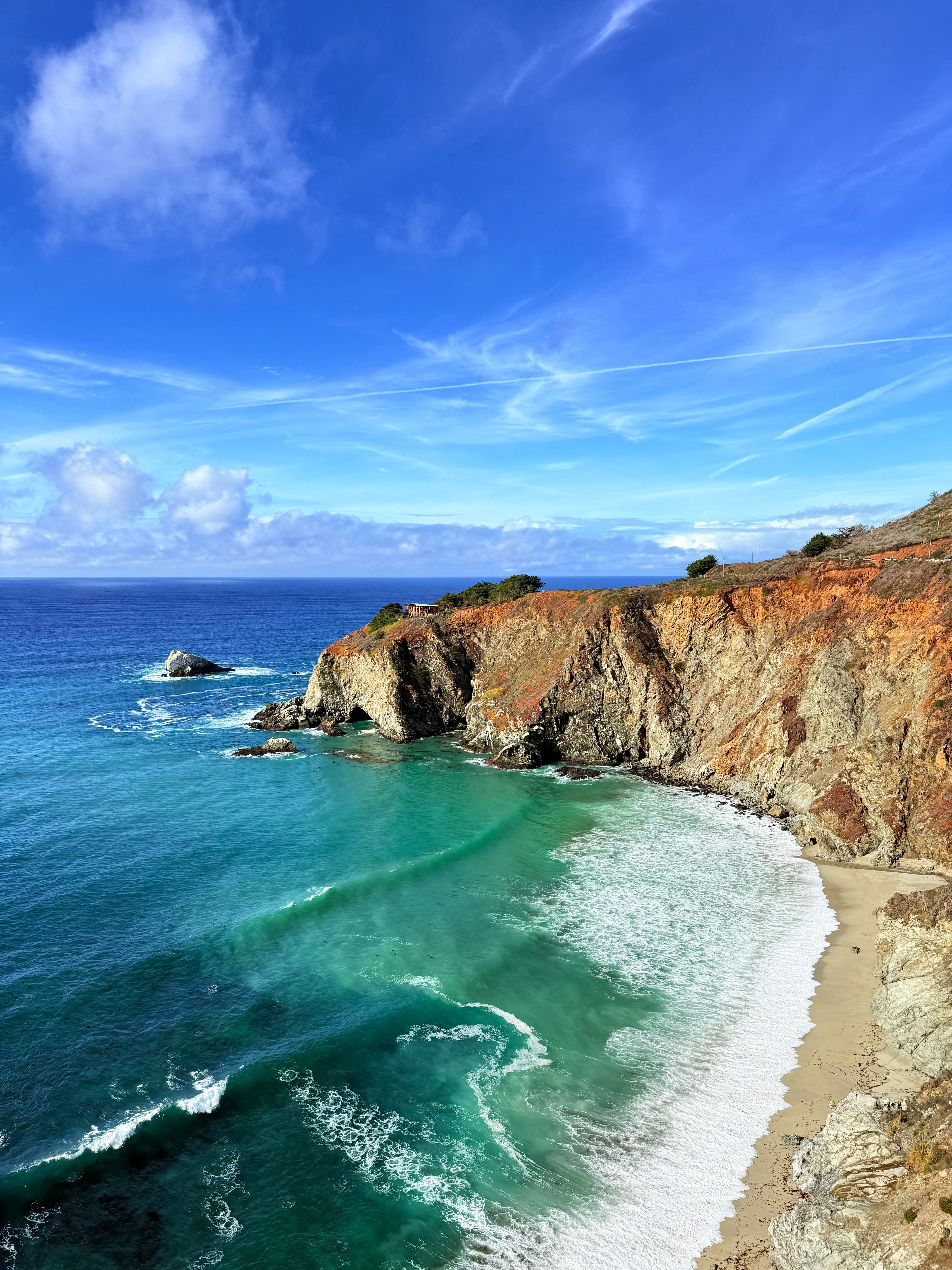 Impresionante Vista De La Playa Costera Desde El Acantilado · Foto de ...