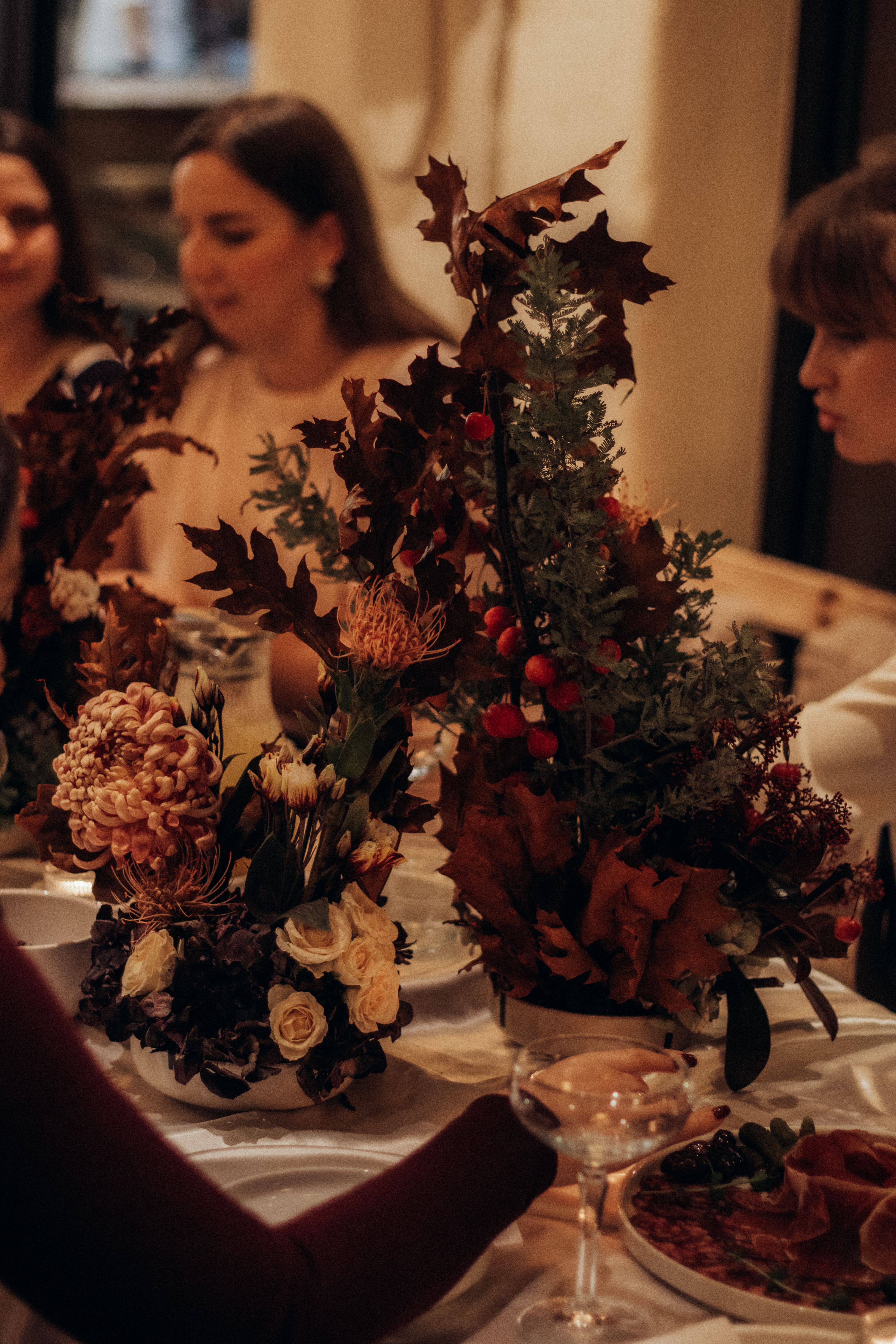 Elegant Autumn Dinner Gathering with Floral Centerpiece · Free Stock Photo