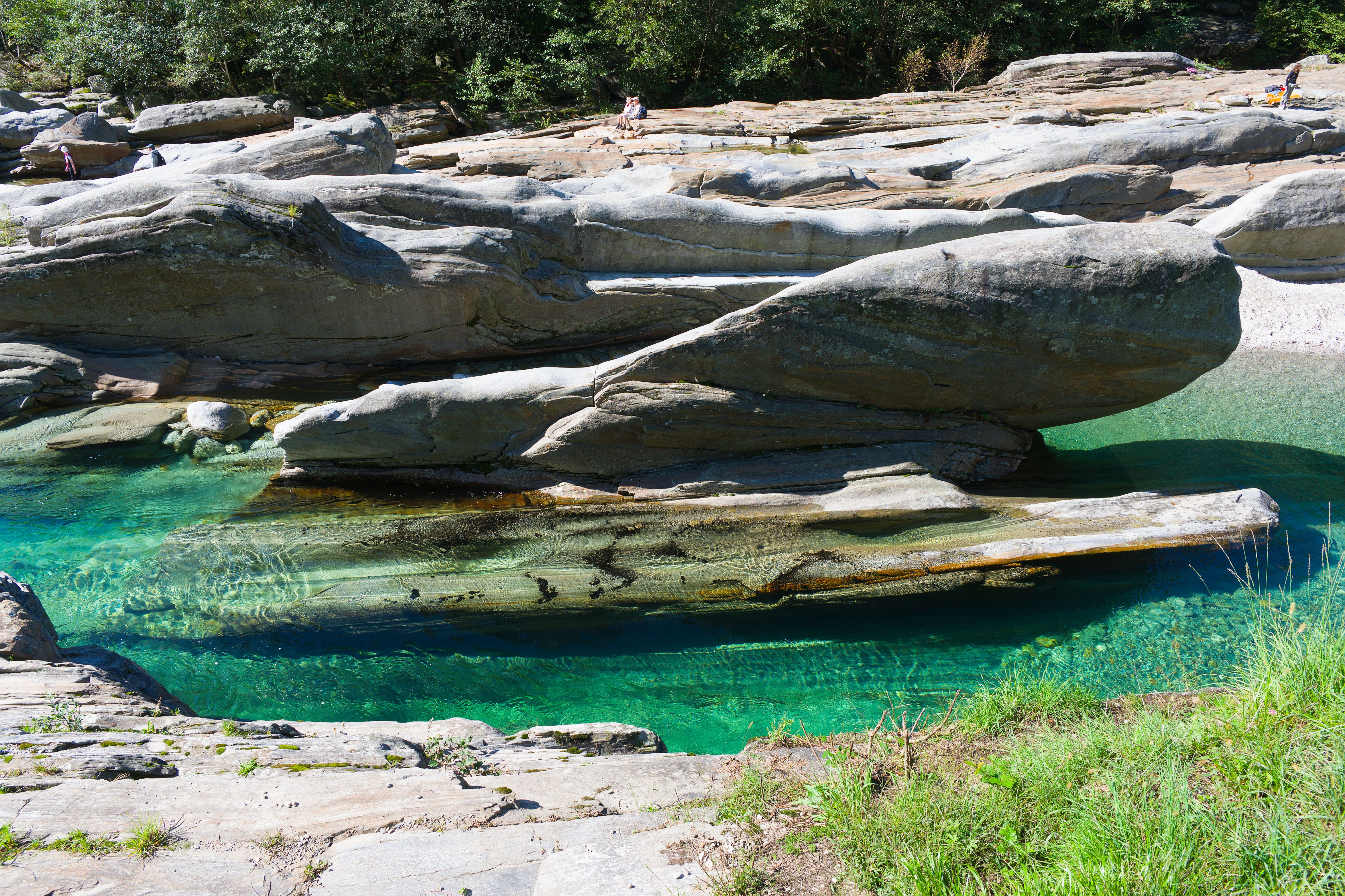 Stunning Verzasca Valley Rock Formations and Turquoise Waters · Free ...