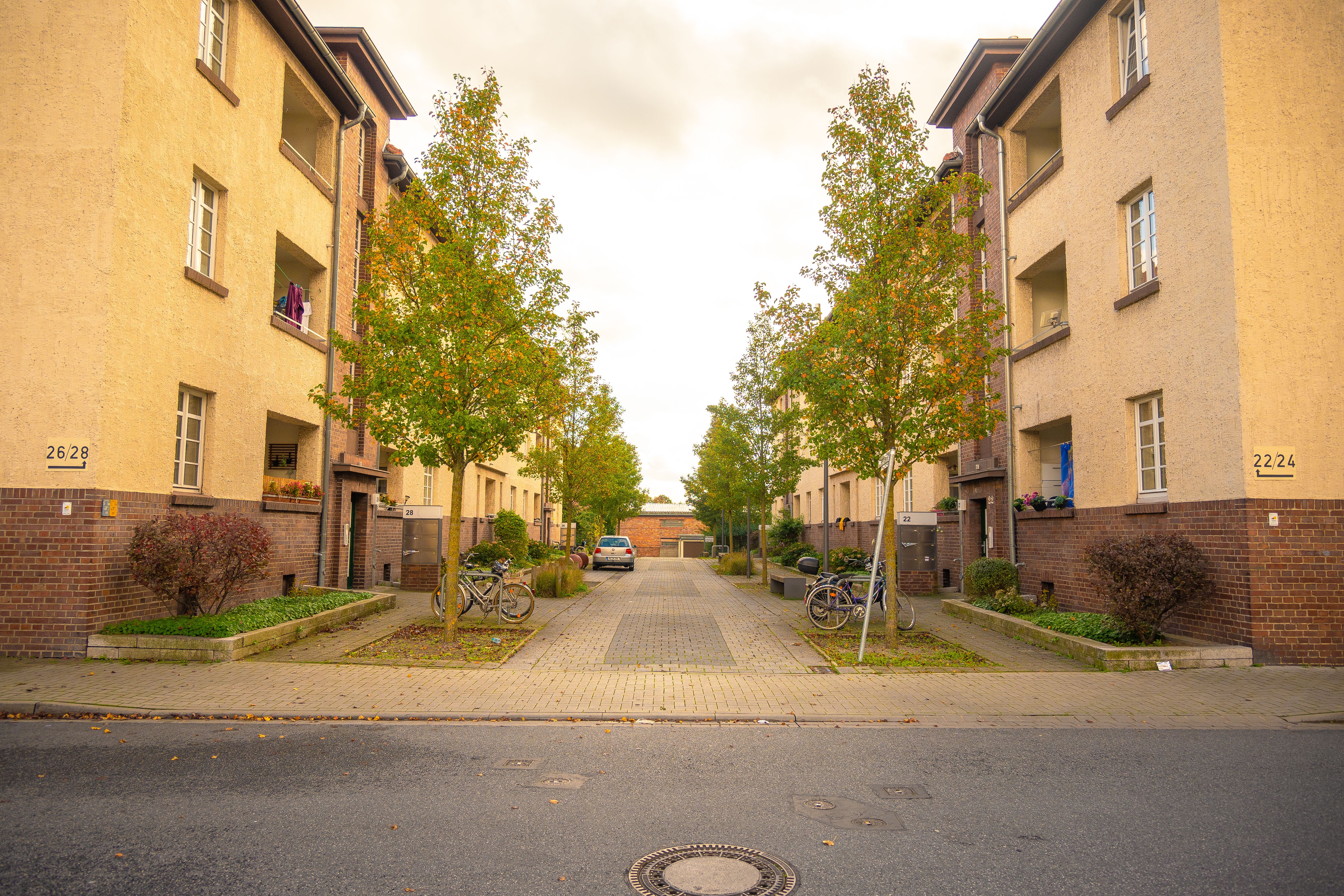 Charming Autumn Street Scene in German Suburb · Free Stock Photo