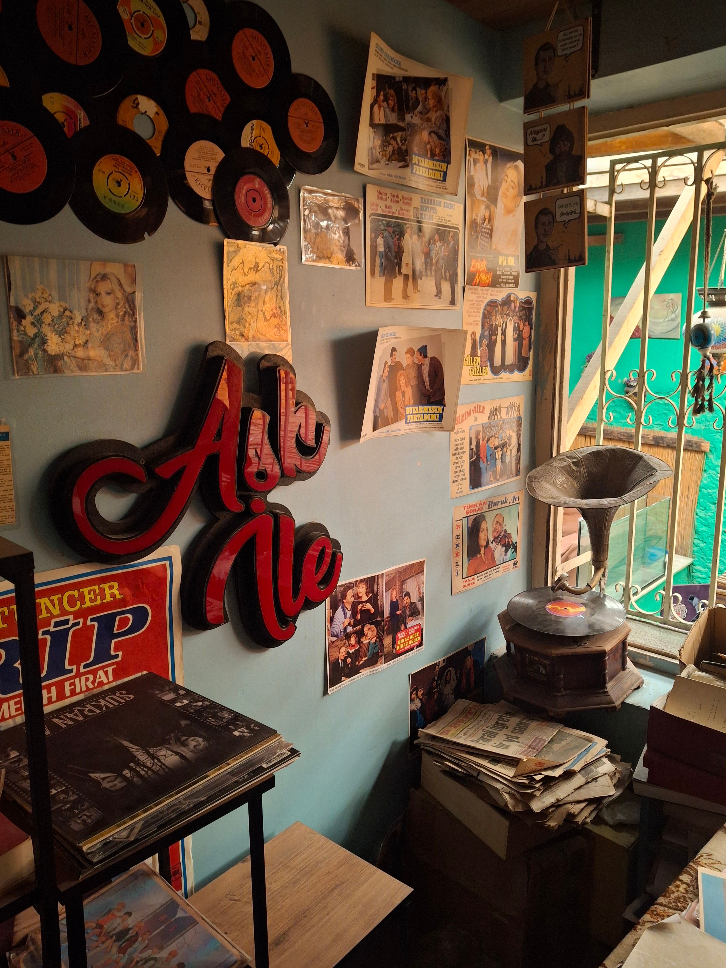 Vintage Room with Records and Gramophone · Free Stock Photo