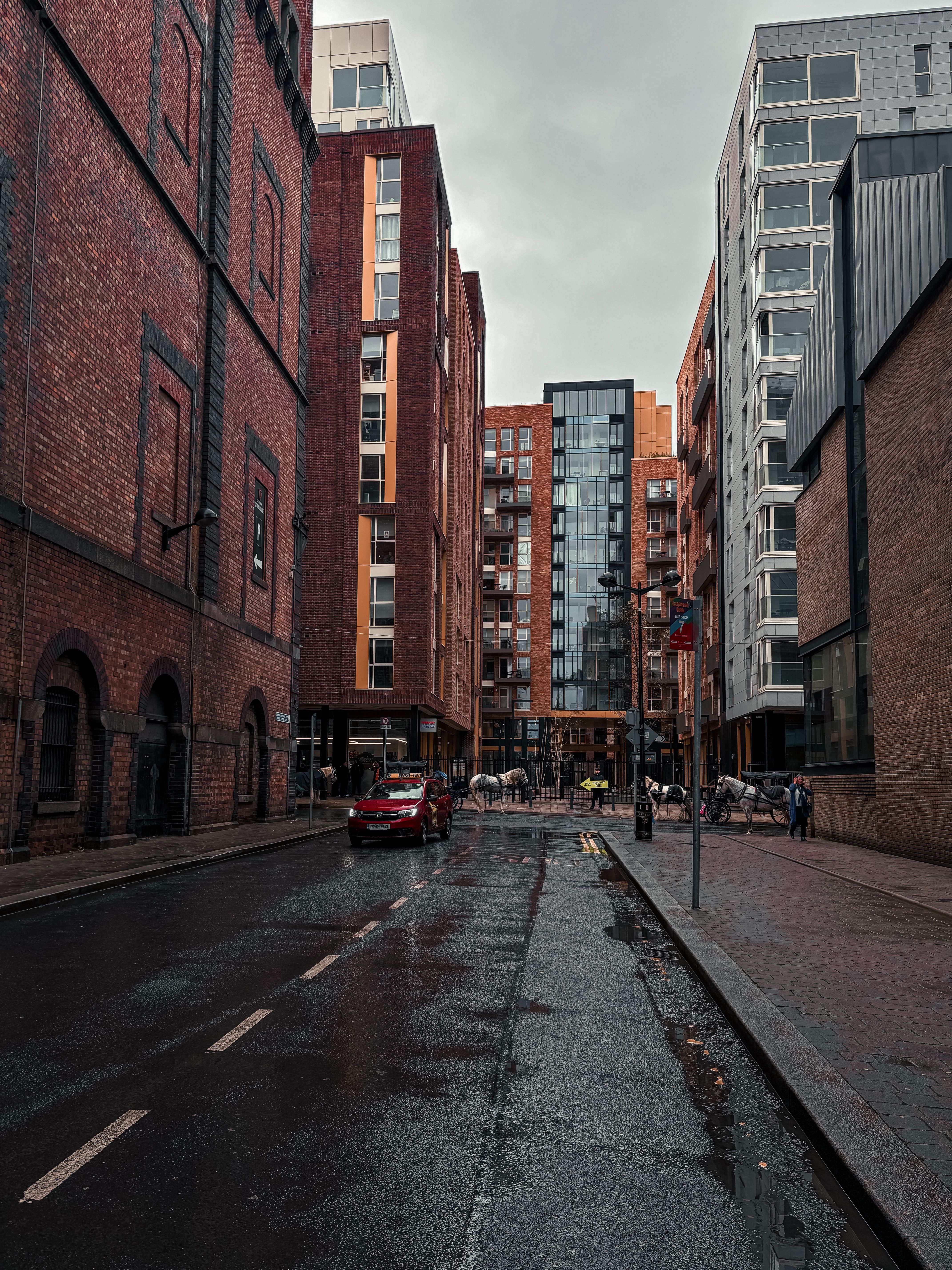 Urban Street with Modern Architecture in Daylight · Free Stock Photo
