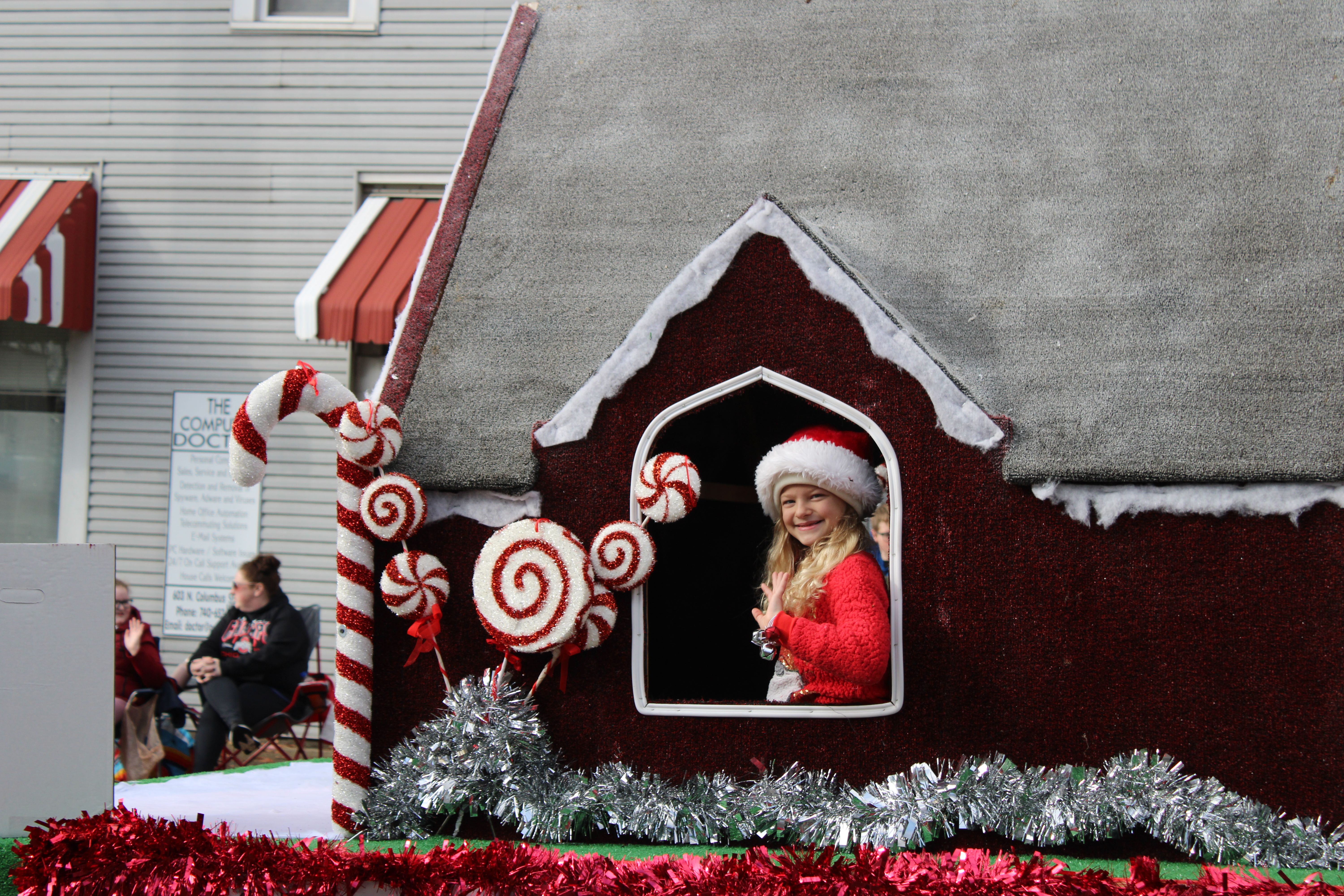 Festive Christmas Parade Float in Lancaster, Ohio · Free Stock Photo