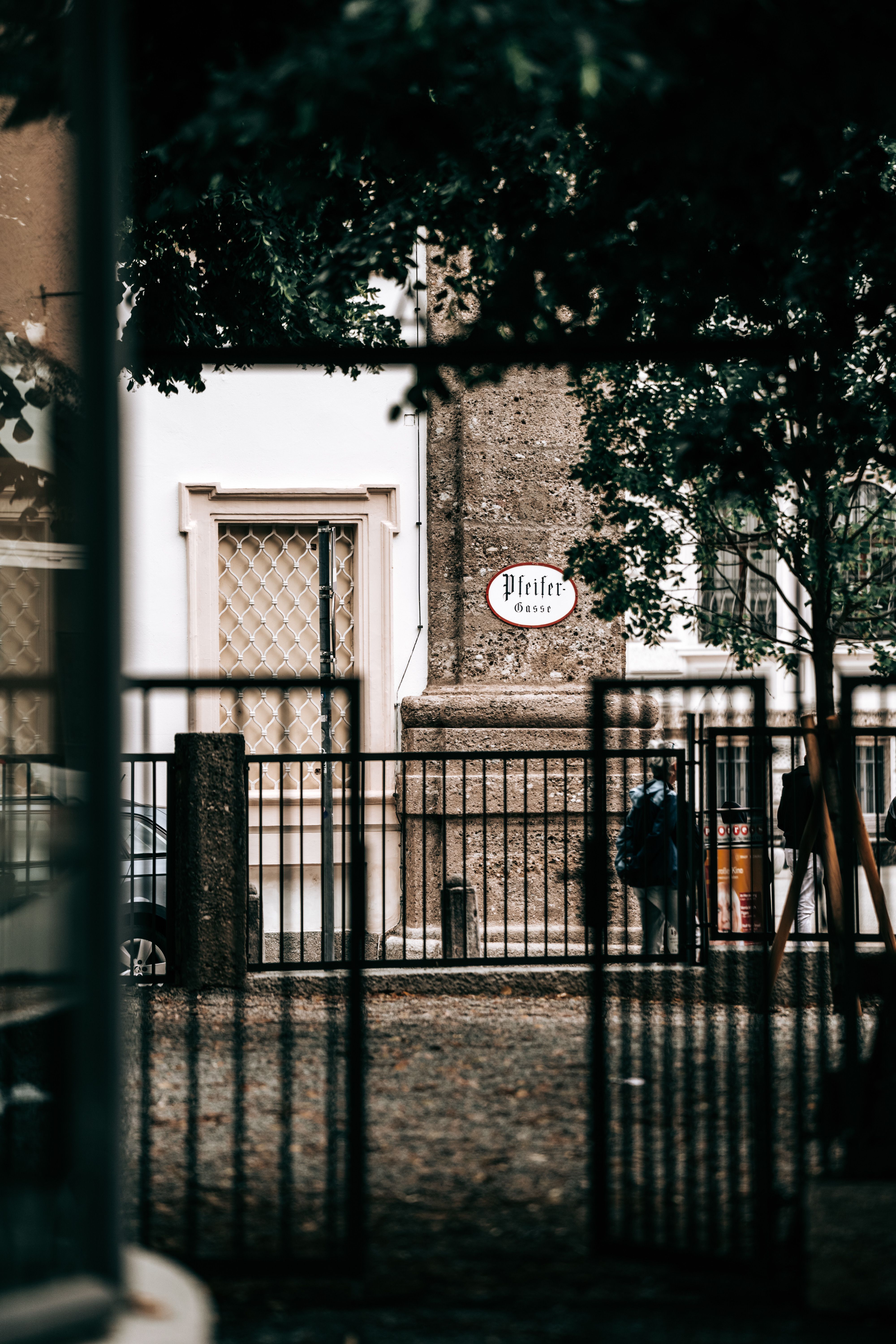 Gate with Historic Building in European City · Free Stock Photo