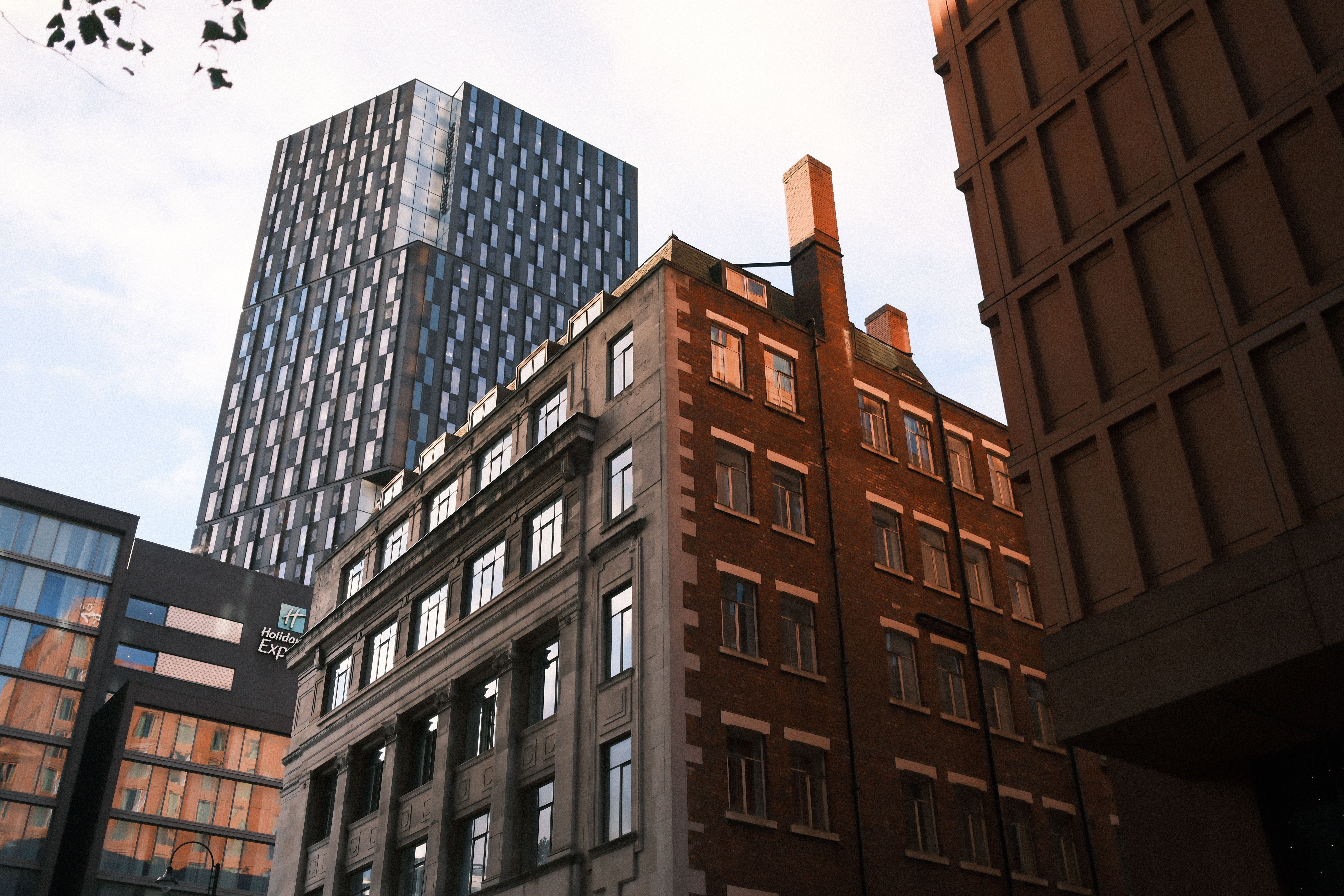 Urban Architectural Contrast in Daylight · Free Stock Photo