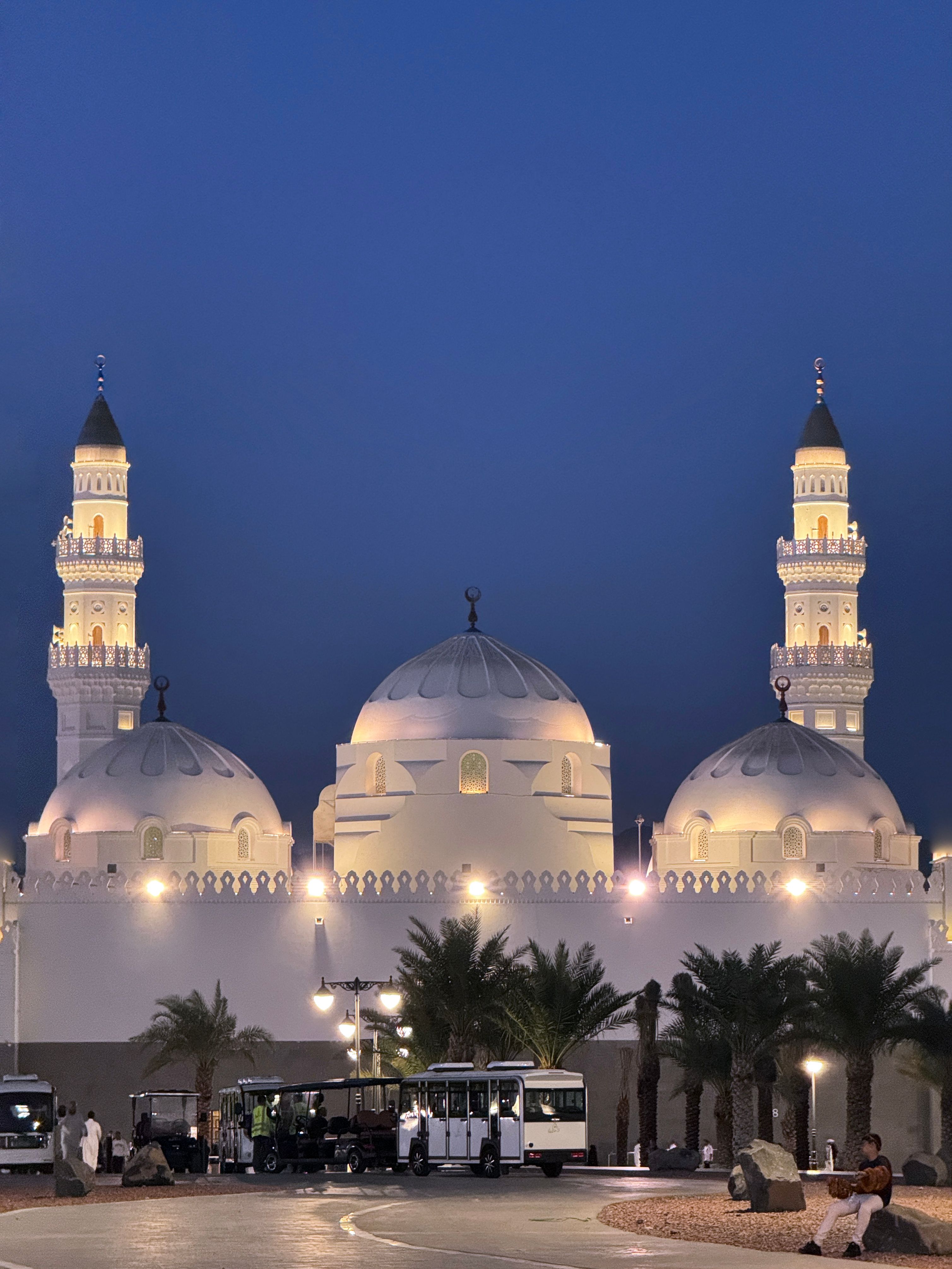 Quba Mosque at Twilight in Madinah, Saudi Arabia · Free Stock Photo
