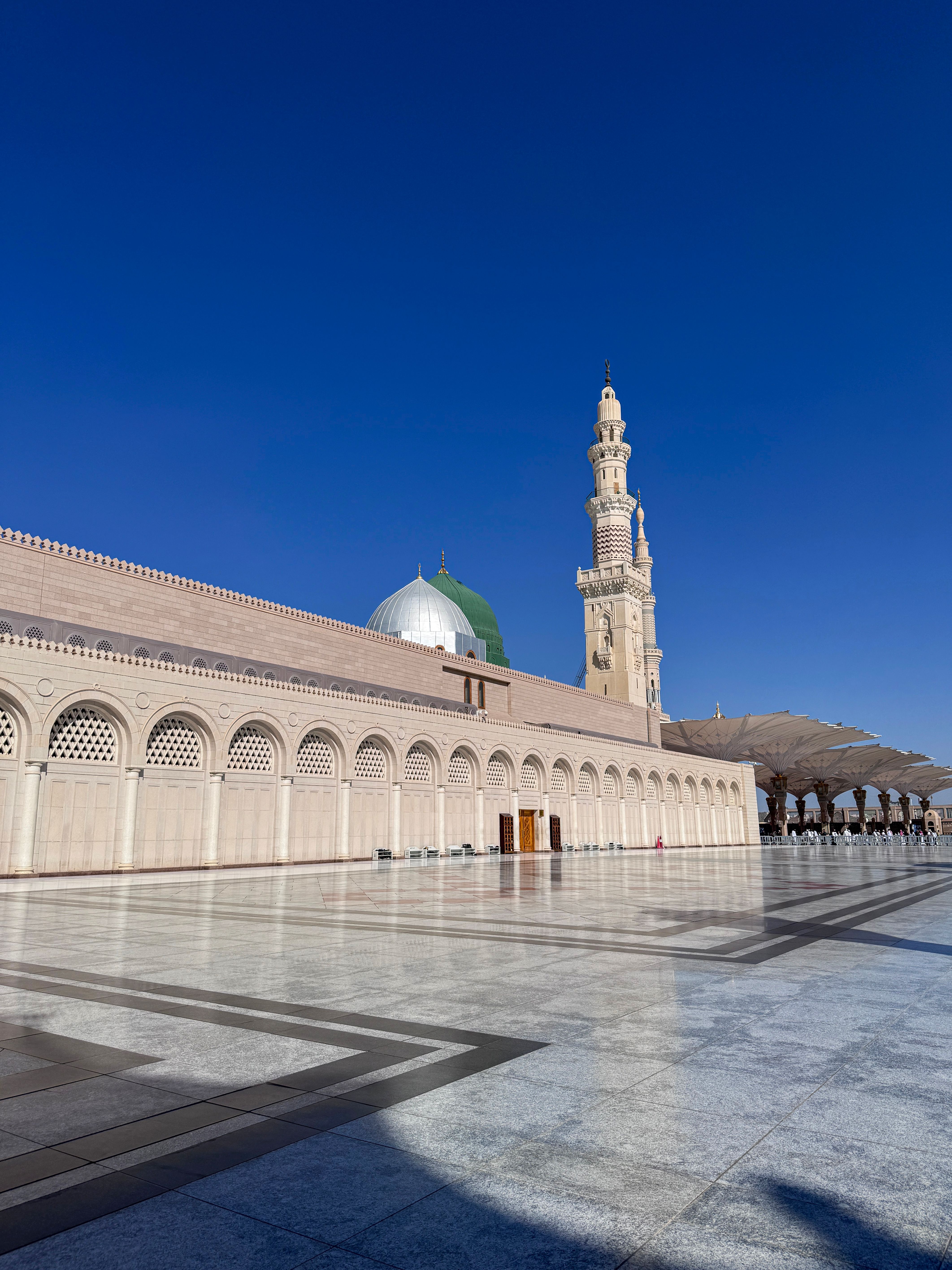 Masjid Nabawi in Madinah under Clear Blue Sky · Free Stock Photo