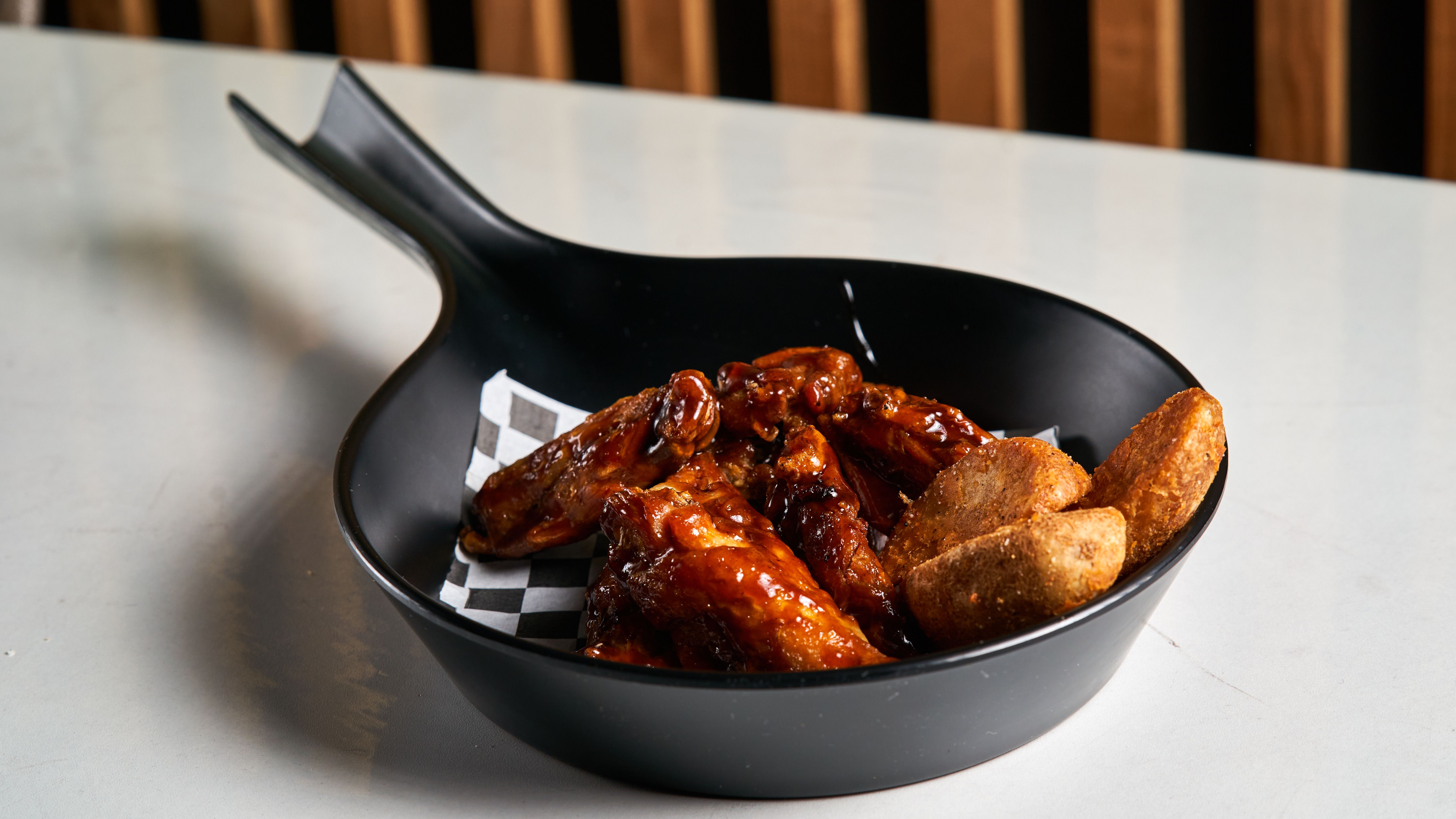 Barbecue Chicken Wings and Potato Wedges in Pan · Free Stock Photo
