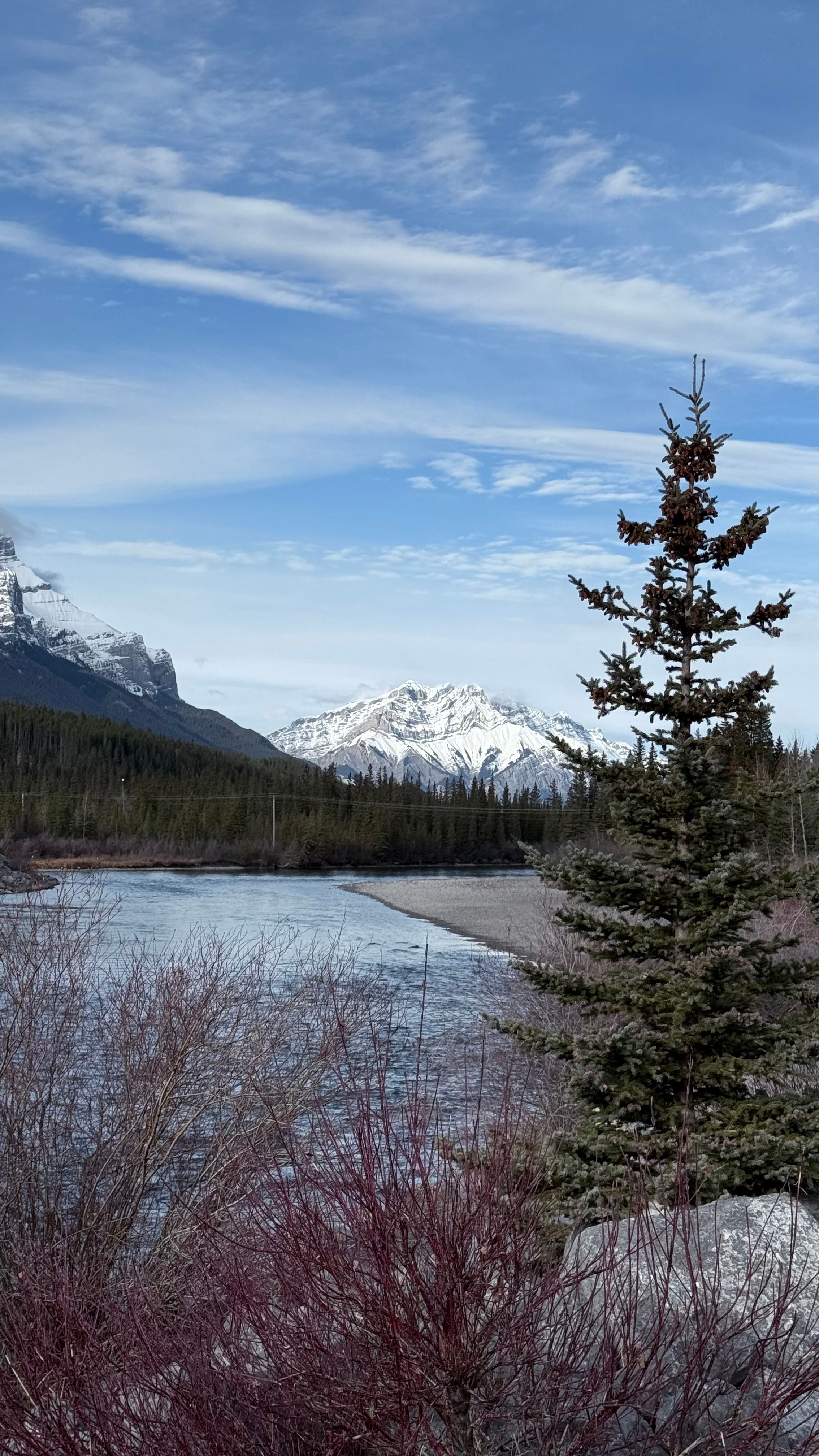 Scenic winter landscape with snowy mountains · Free Stock Photo