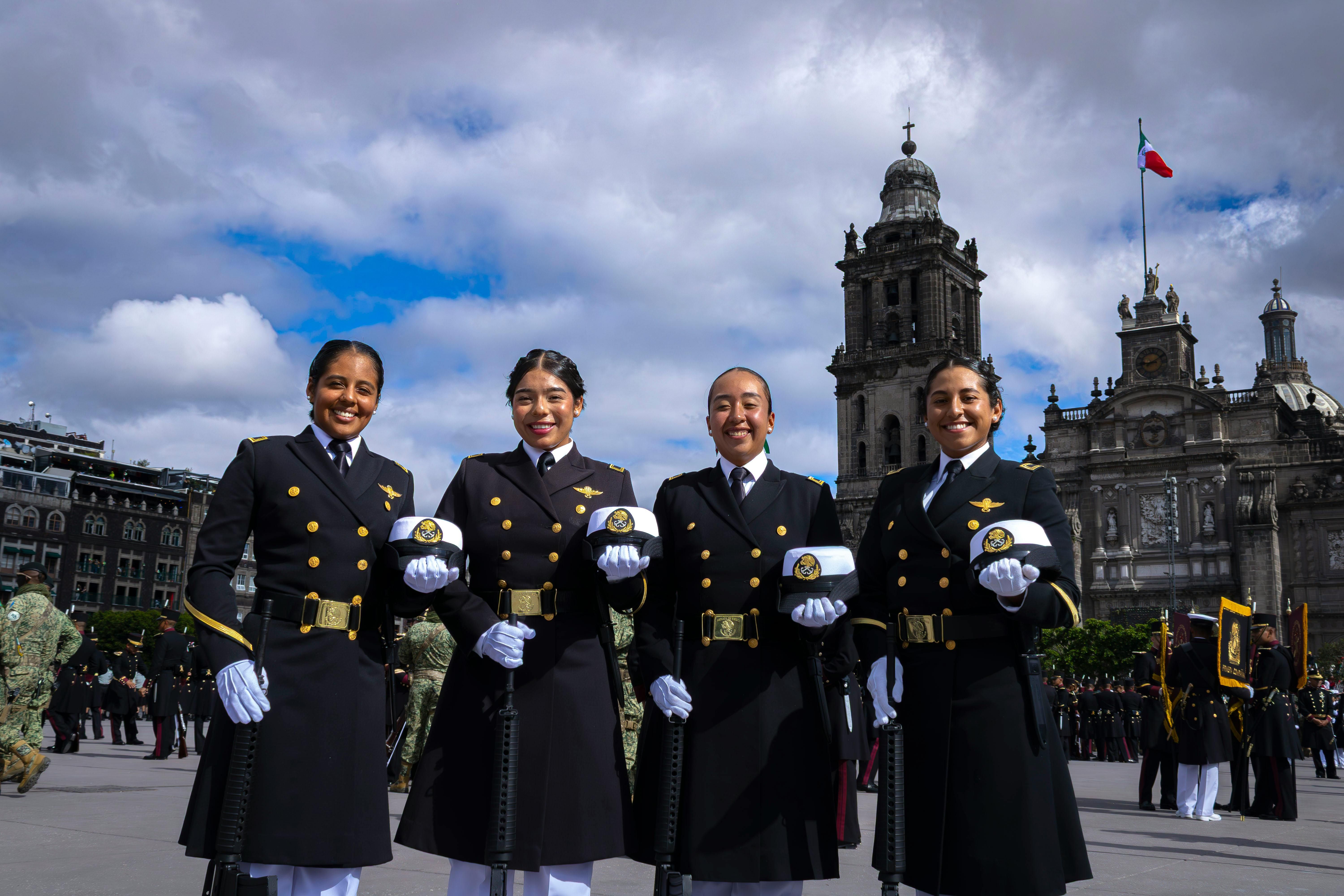 Military Women In Uniform Photos, Download The BEST Free Military Women ...