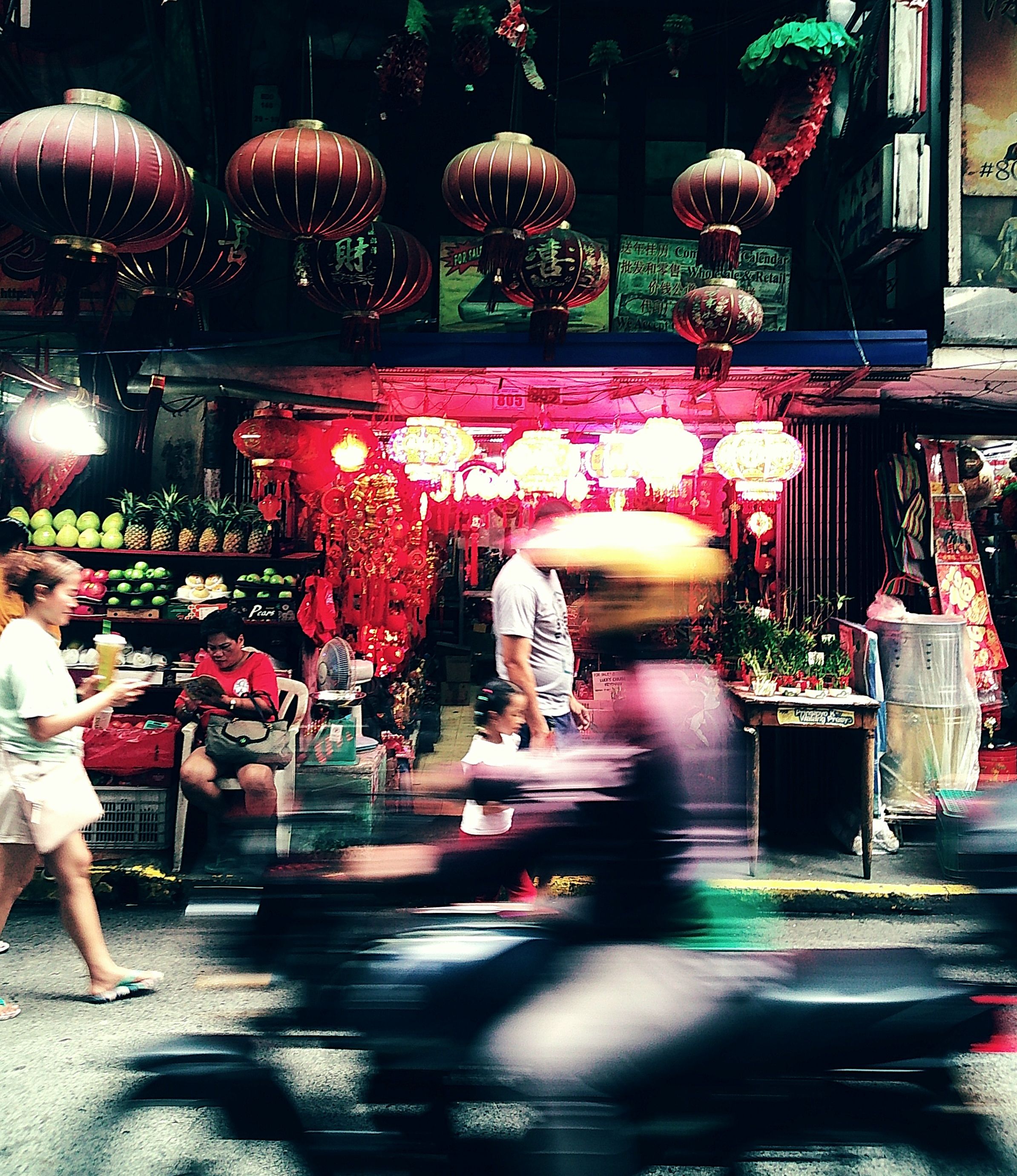 Vibrant Street Scene in Manila's Chinatown · Free Stock Photo