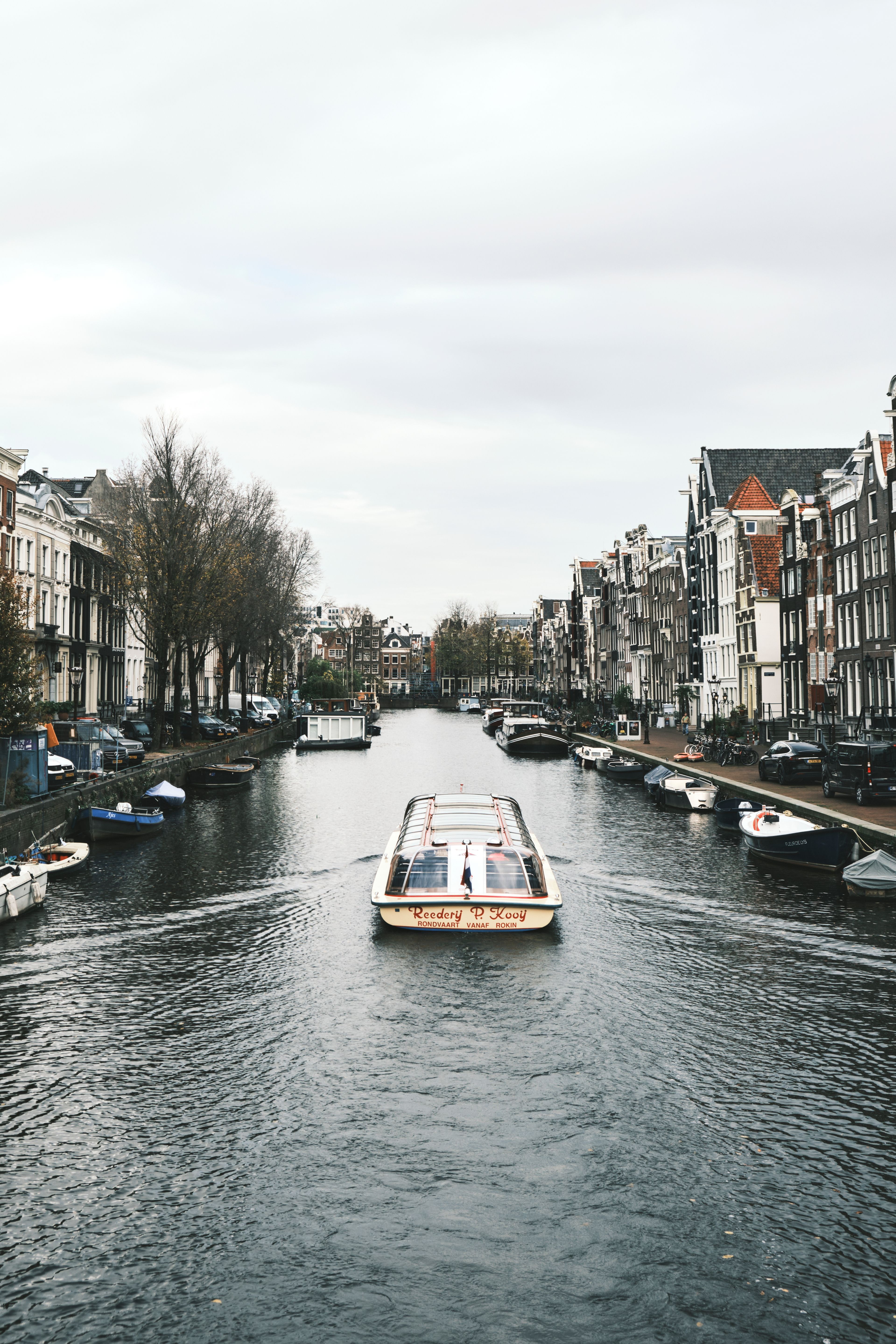 Iconic River Liffey View with Ha'penny Bridge in Dublin · Free Stock Photo