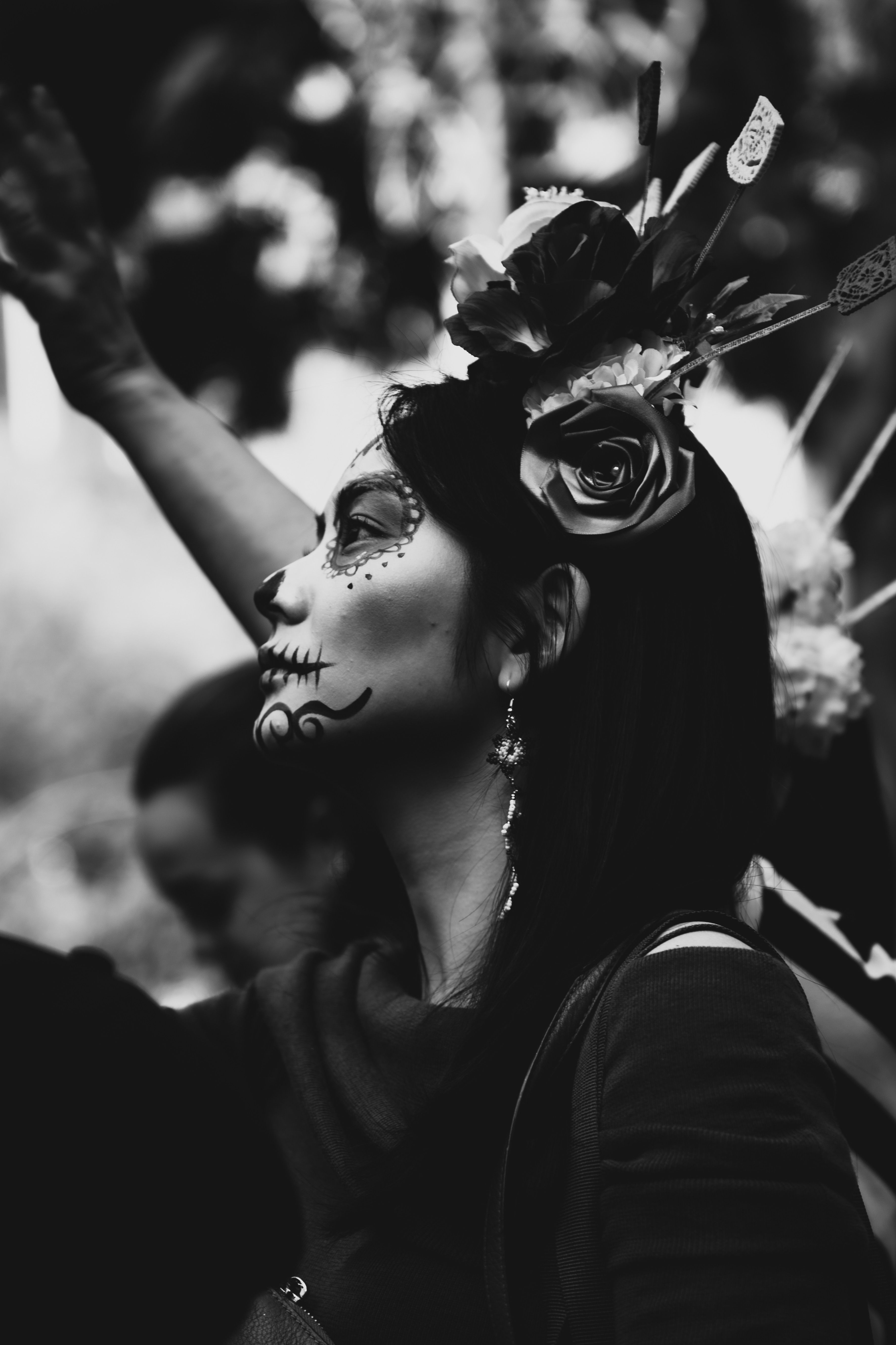 Black and White Dia de los Muertos Celebration Portrait · Free Stock Photo