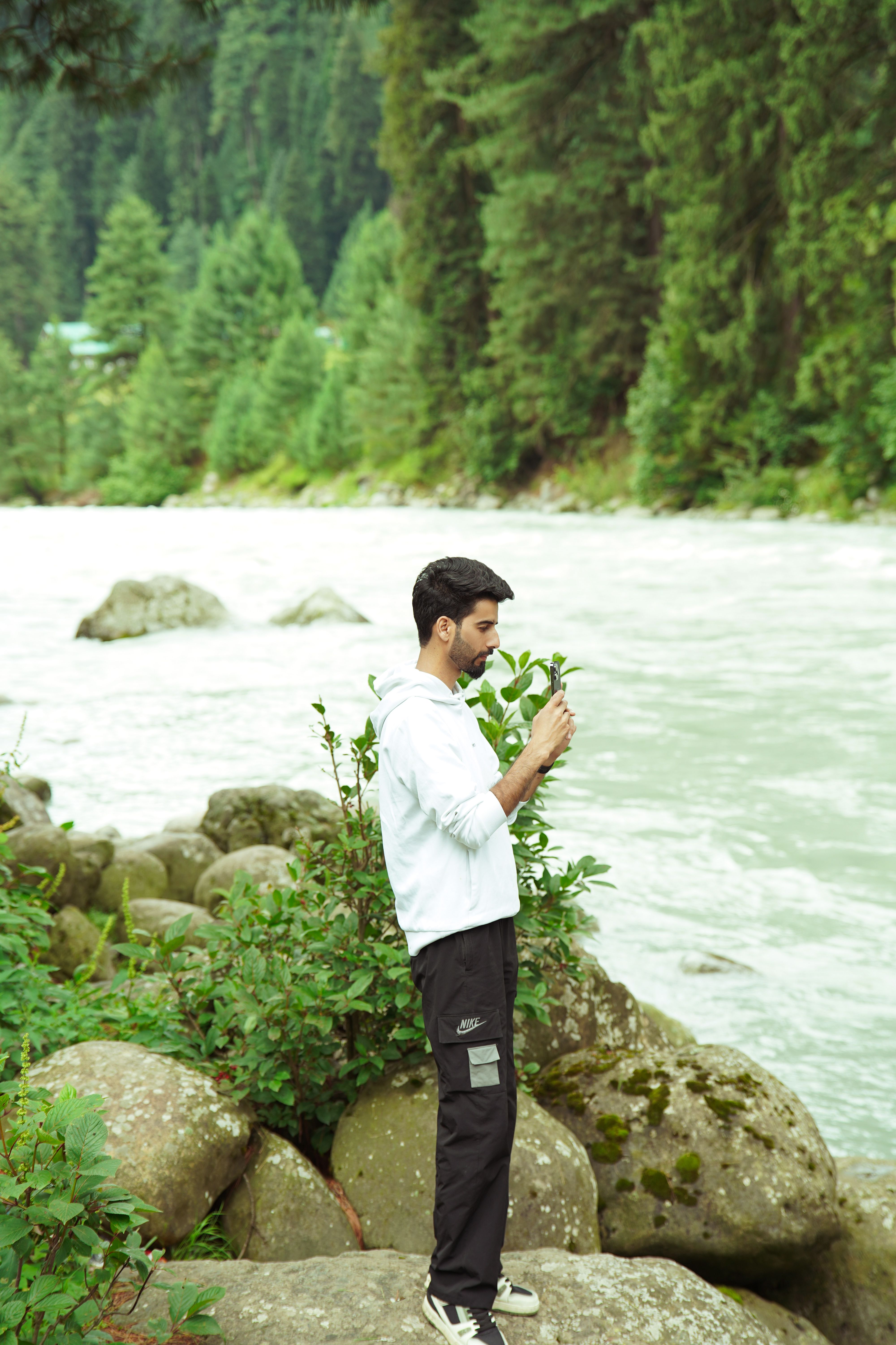 Scenic River Landscape in Pahalgam, Kashmir · Free Stock Photo