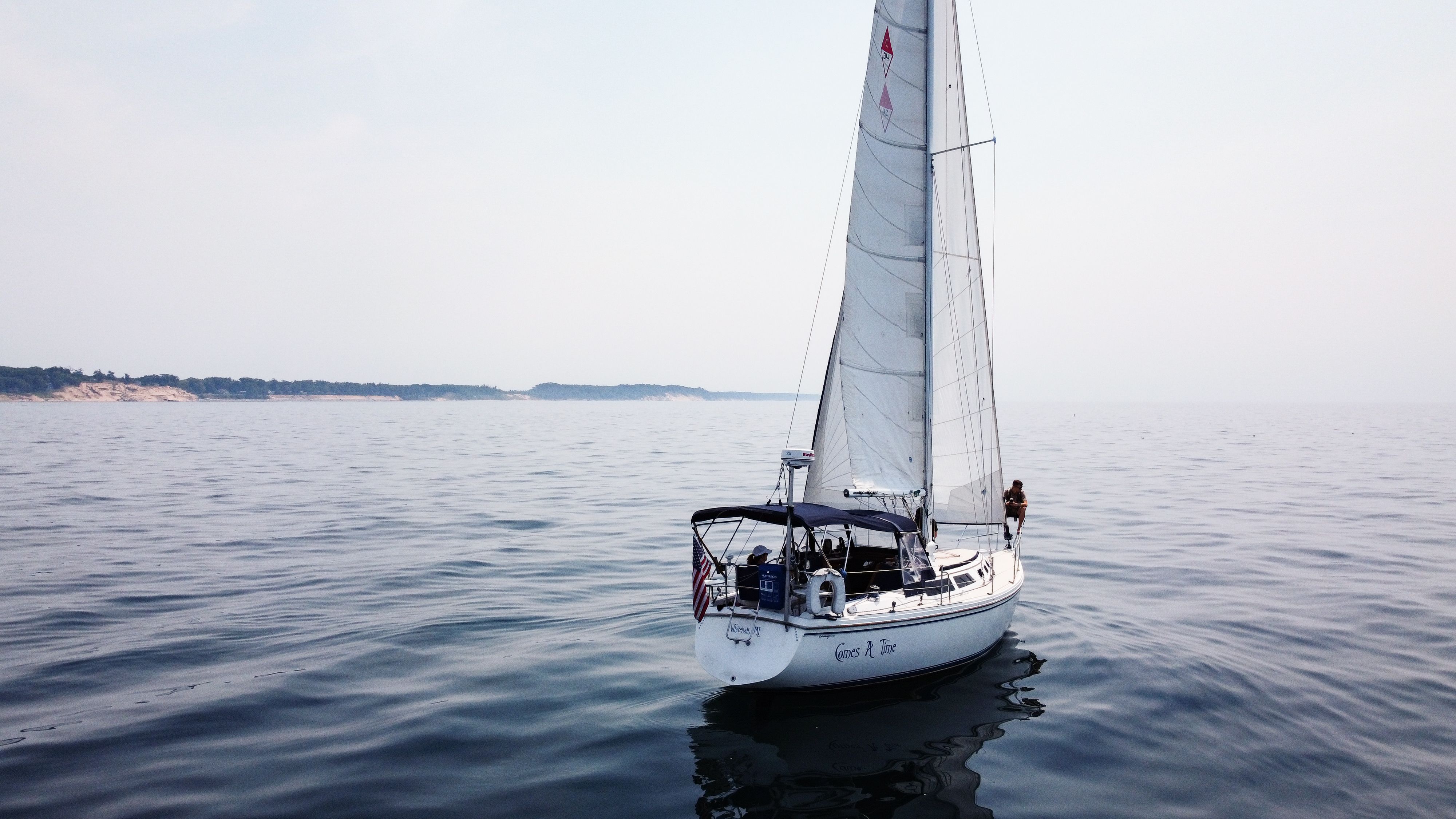 Sailing Adventure on Lake Michigan's Serene Waters · Free Stock Photo