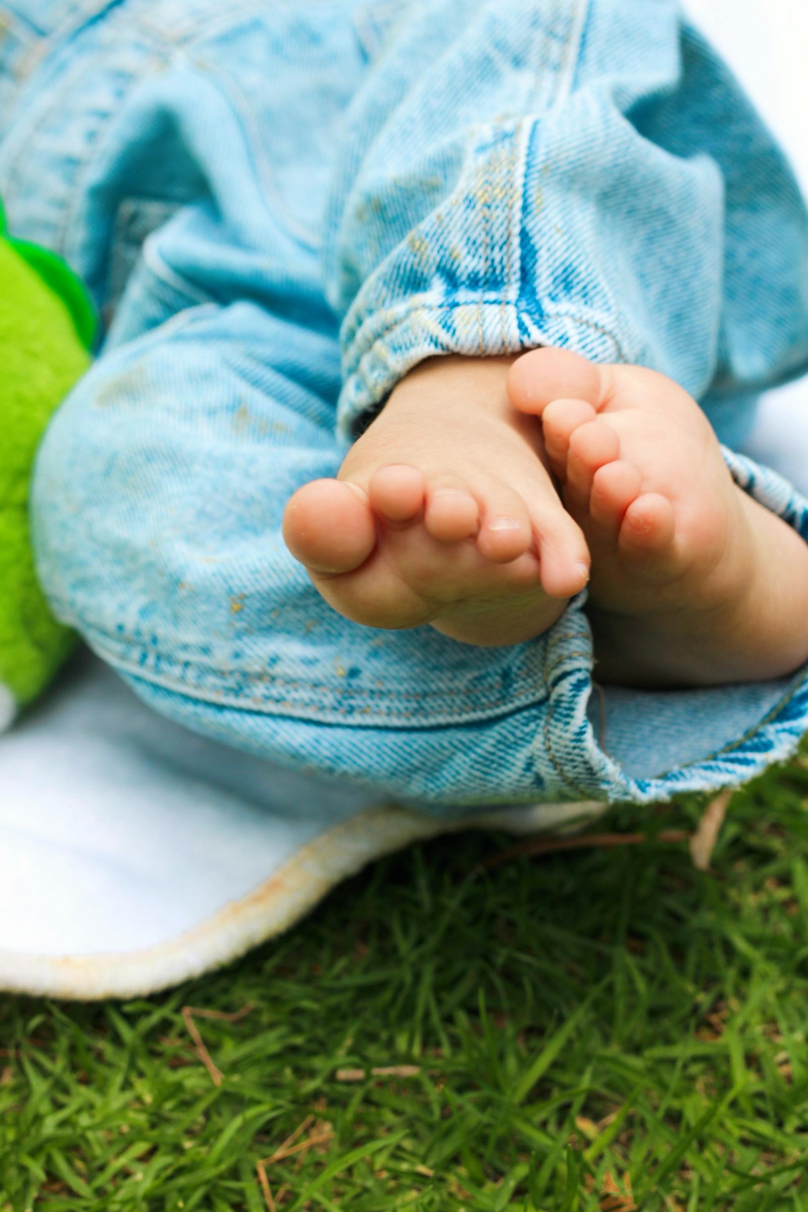 Gross Feet Photos, Download The BEST Free Gross Feet Stock Photos & HD ...