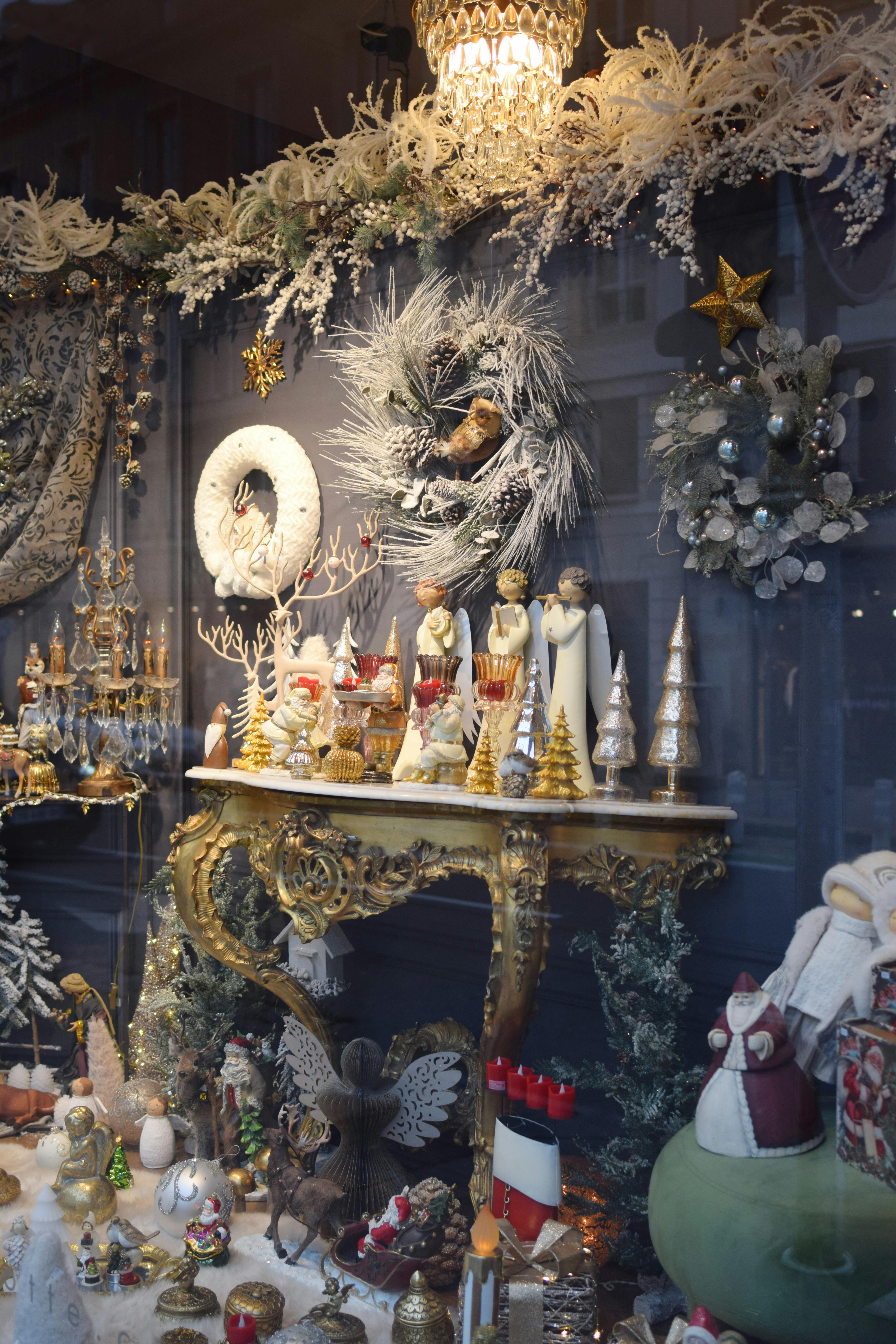 Enchanted Winter Carriage with Twinkling Lights · Free Stock Photo