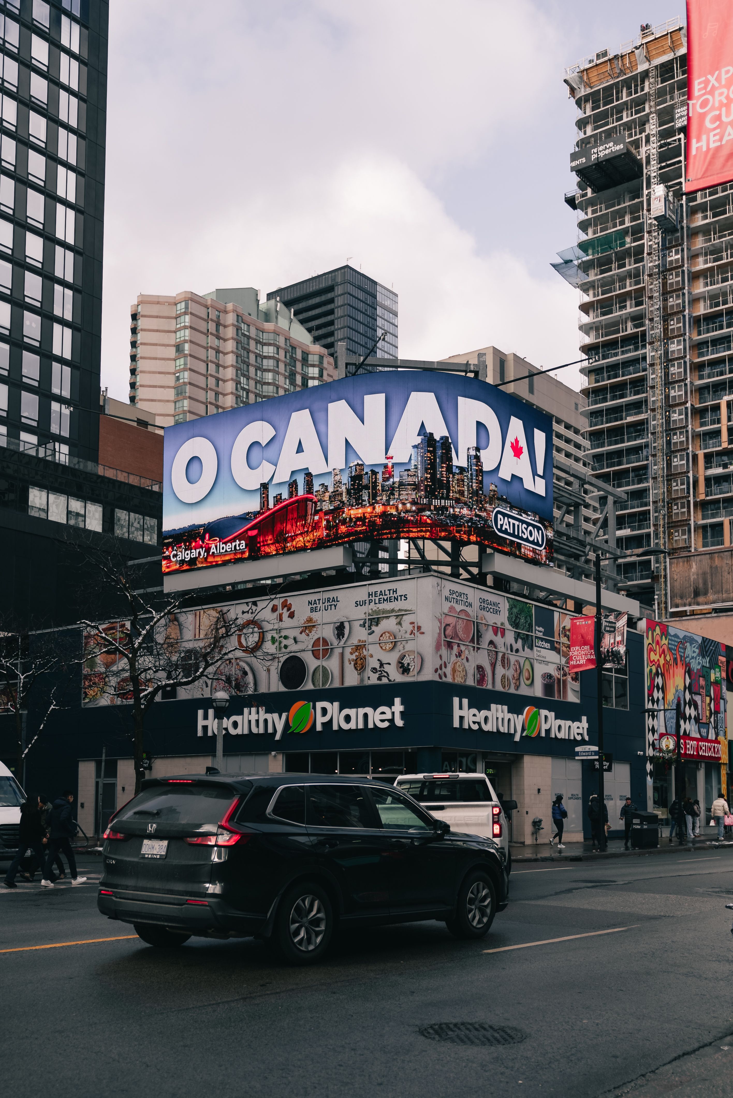 Vibrant Downtown Toronto Street Scene · Free Stock Photo