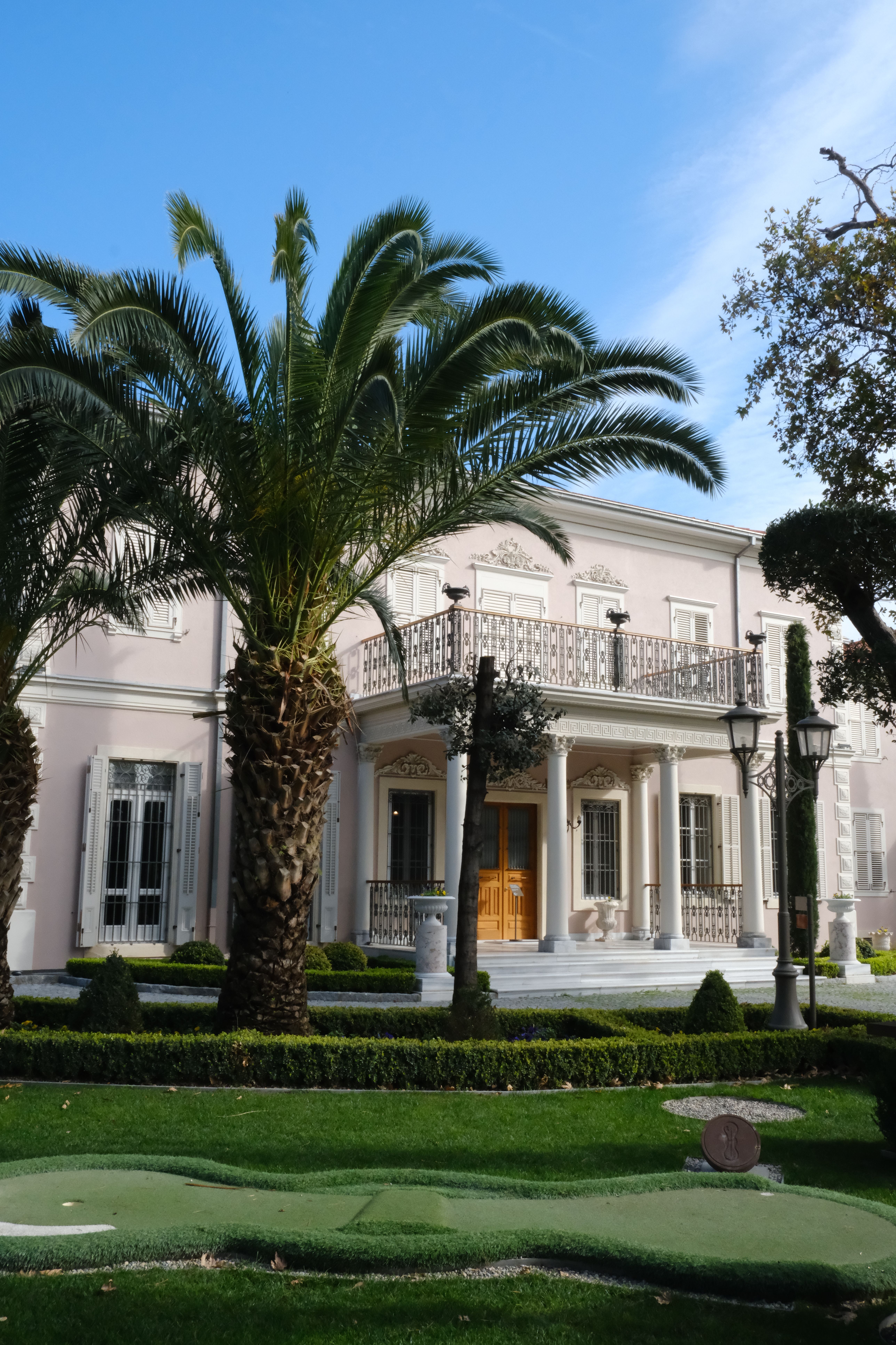 Elegant Mansion with Palm Trees in İzmir · Free Stock Photo
