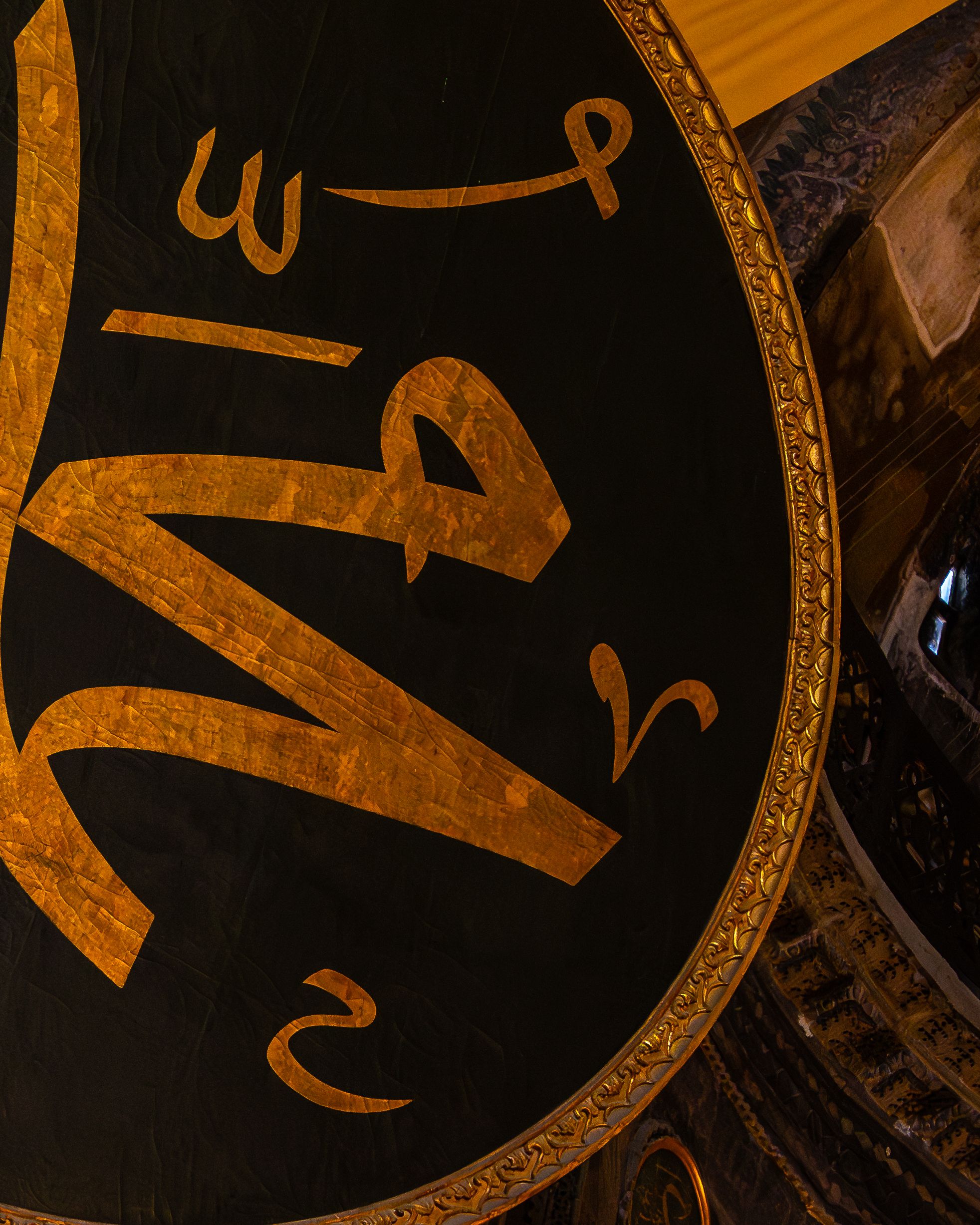 Ornate Islamic Calligraphy in Historic Building · Free Stock Photo