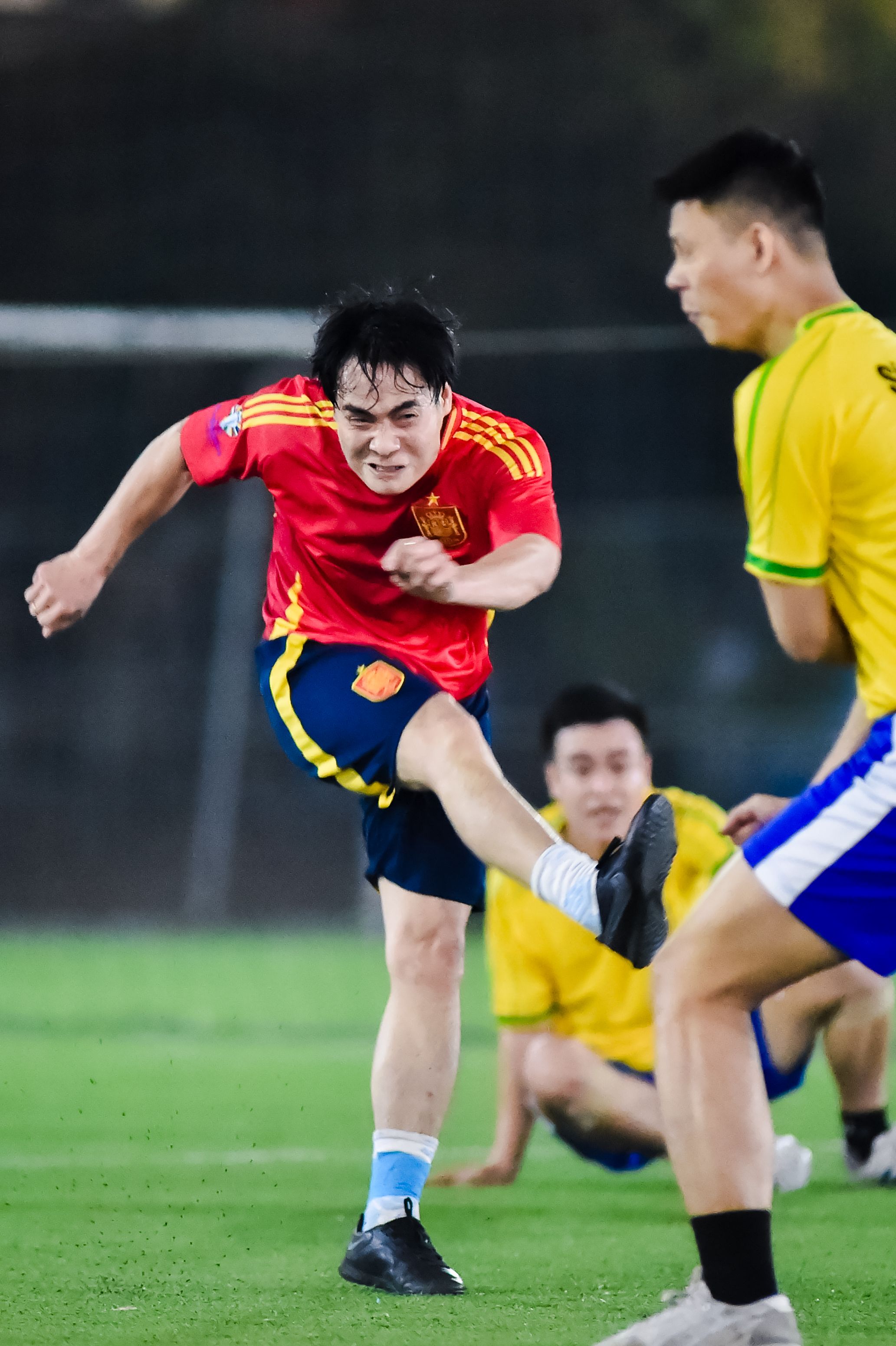 Soccer Player Yellow Photos, Download The BEST Free Soccer Player ...