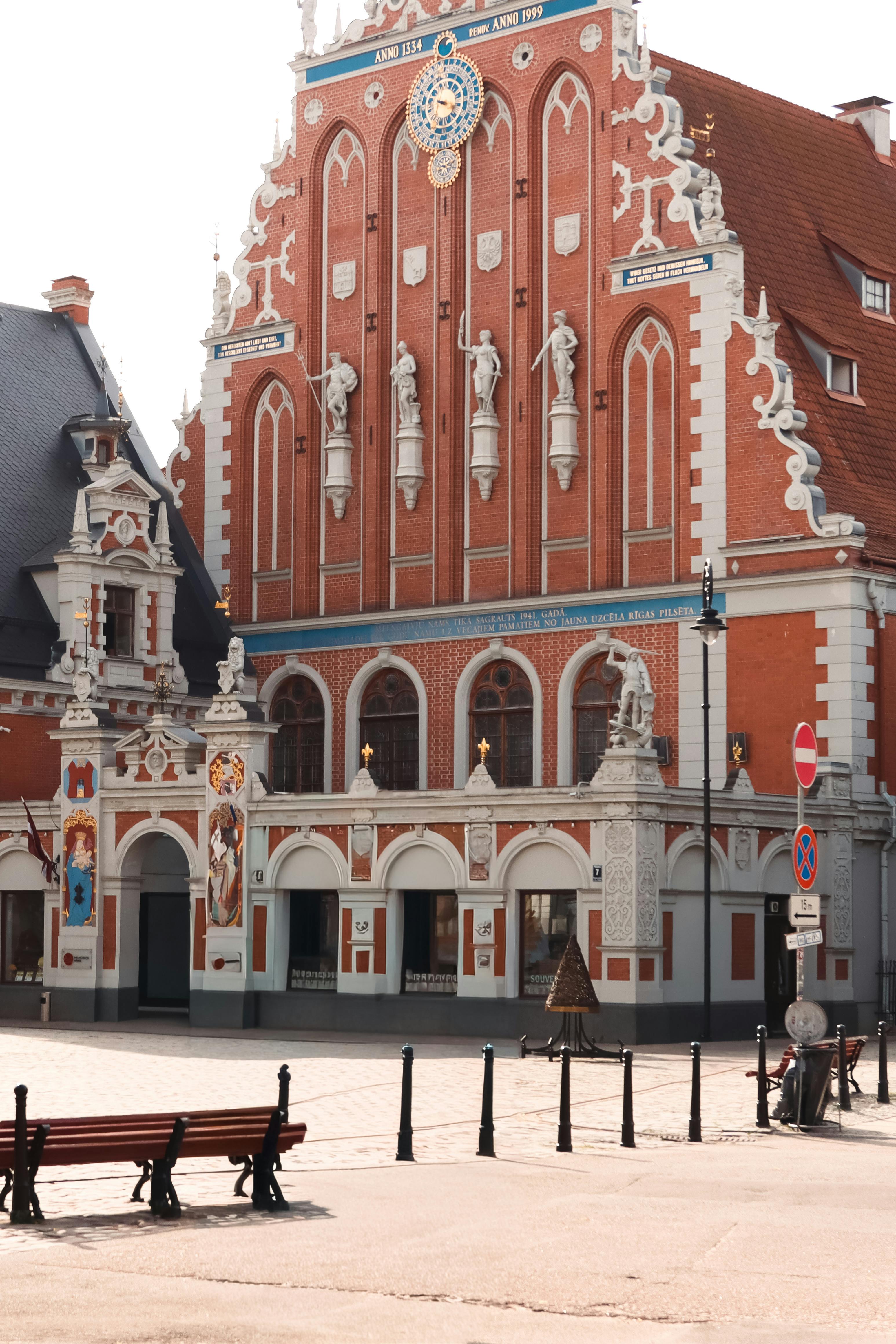 Arquitectura Gótica De La Casa De Las Cabezas Negras De Riga · Foto de ...