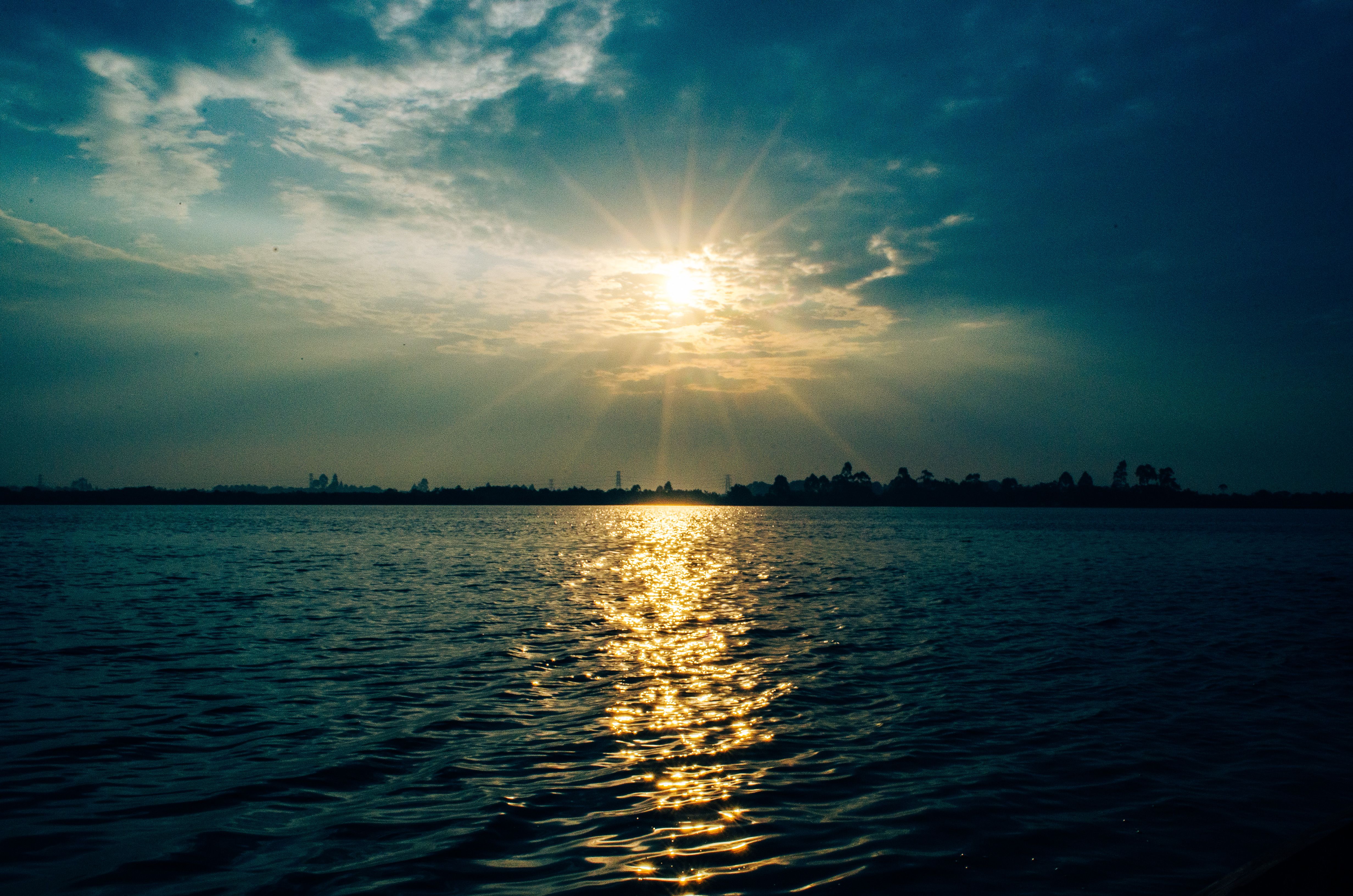 Stunning Sunrise Over Tranquil Lake Waterscape · Free Stock Photo