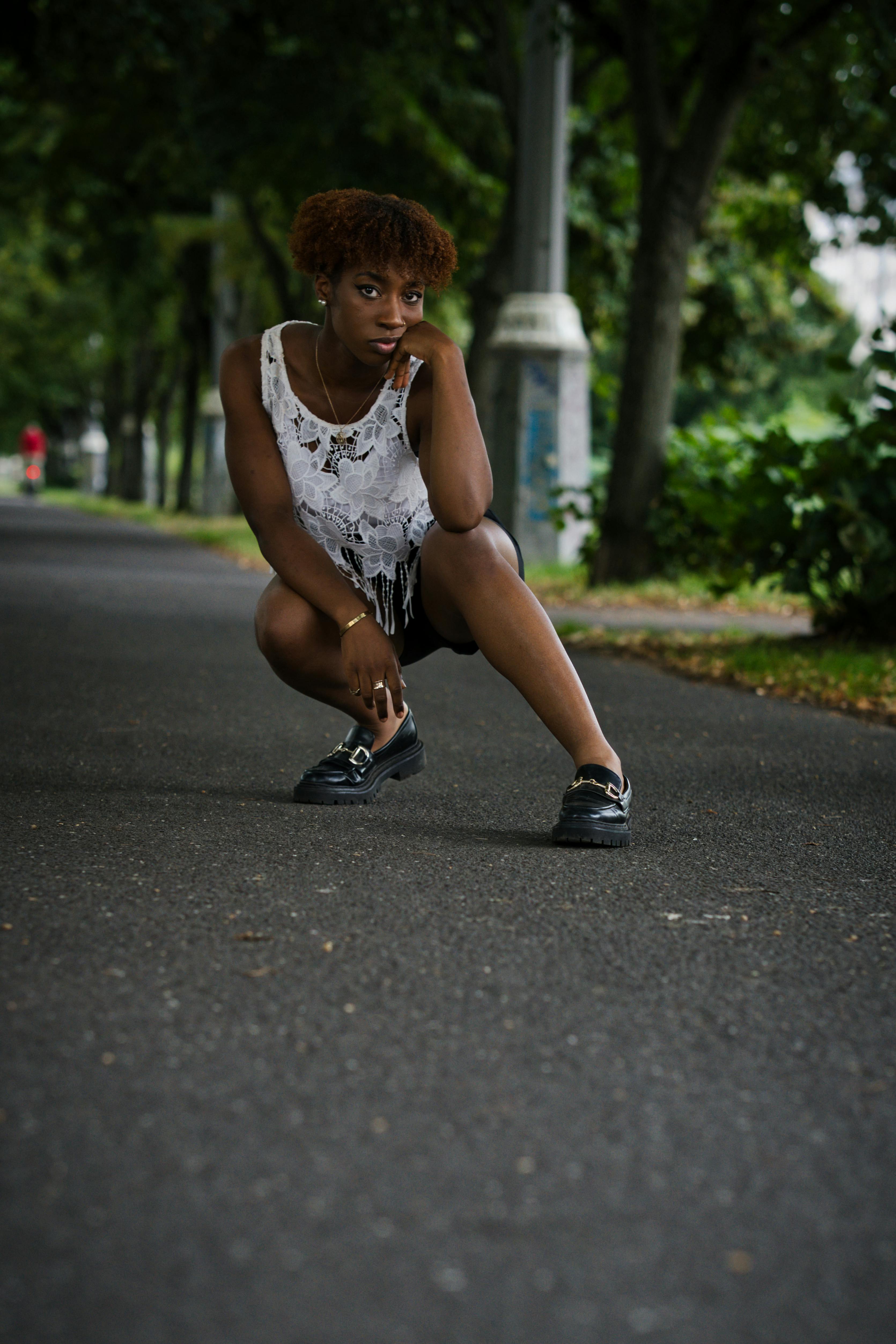 Female Poses Crouch Photos, Download The BEST Free Female Poses Crouch ...