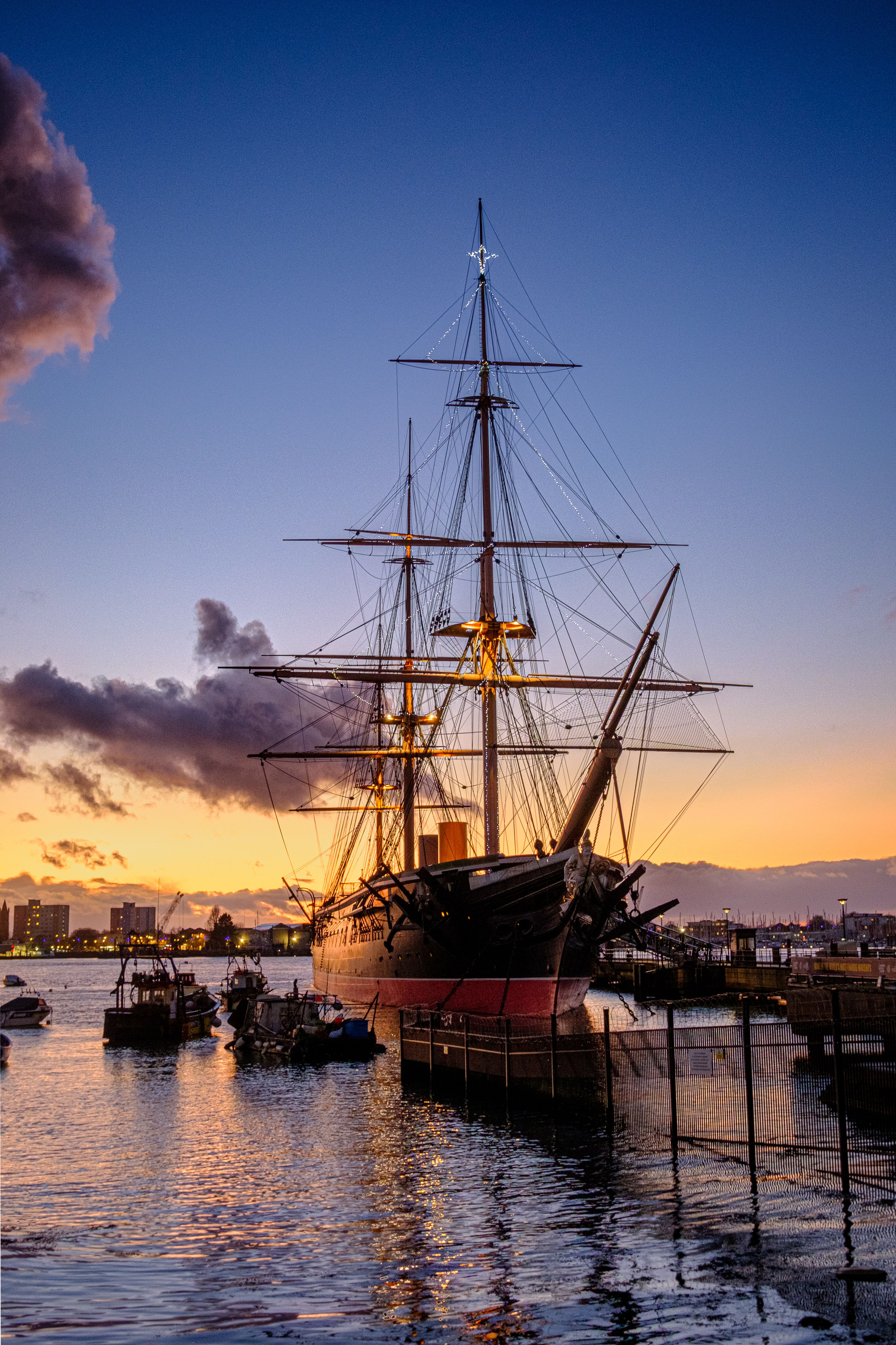 Sunset Boat On The Water Photos, Download The BEST Free Sunset Boat On ...