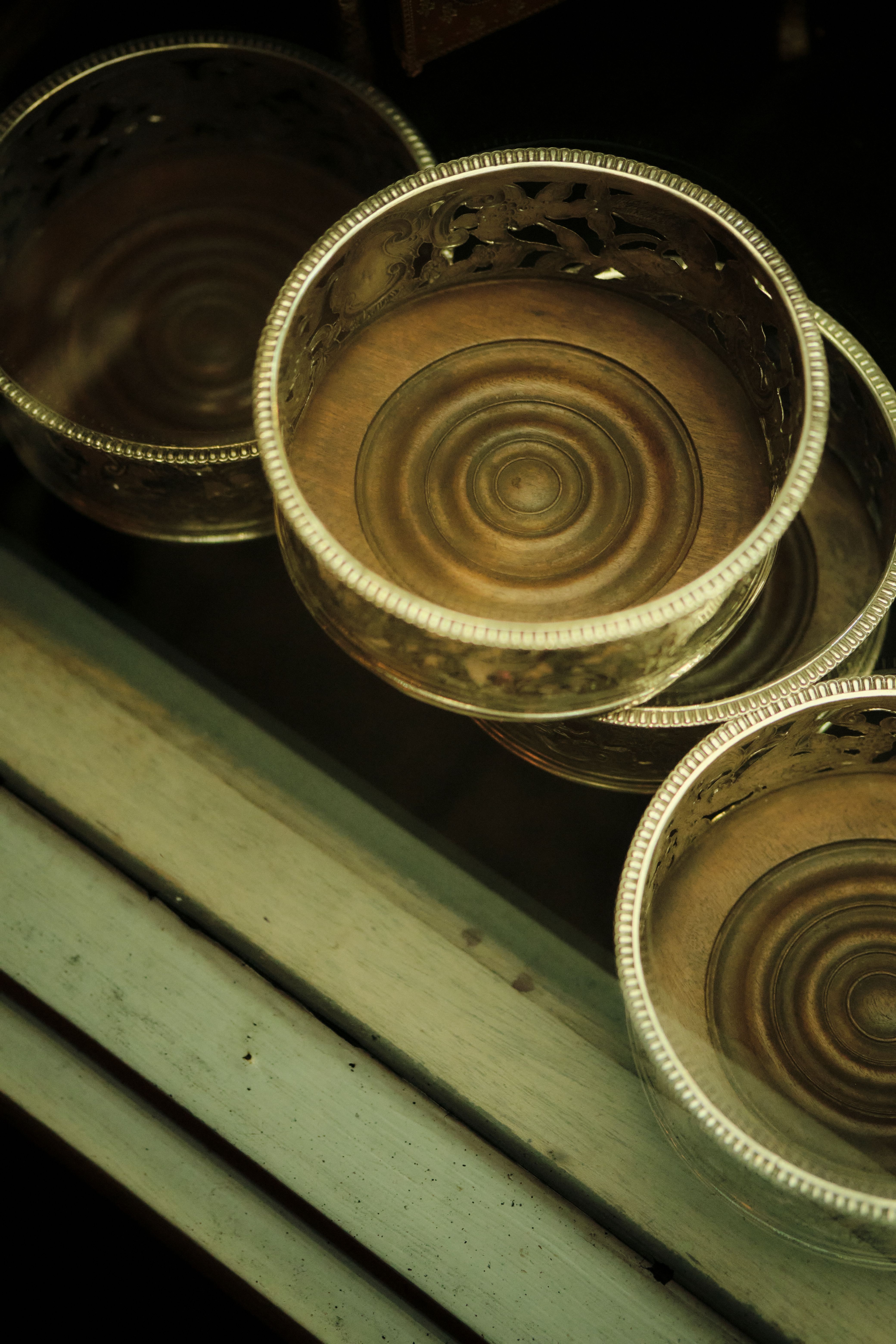 Elegant Silver Bowls with Artistic Reflections · Free Stock Photo