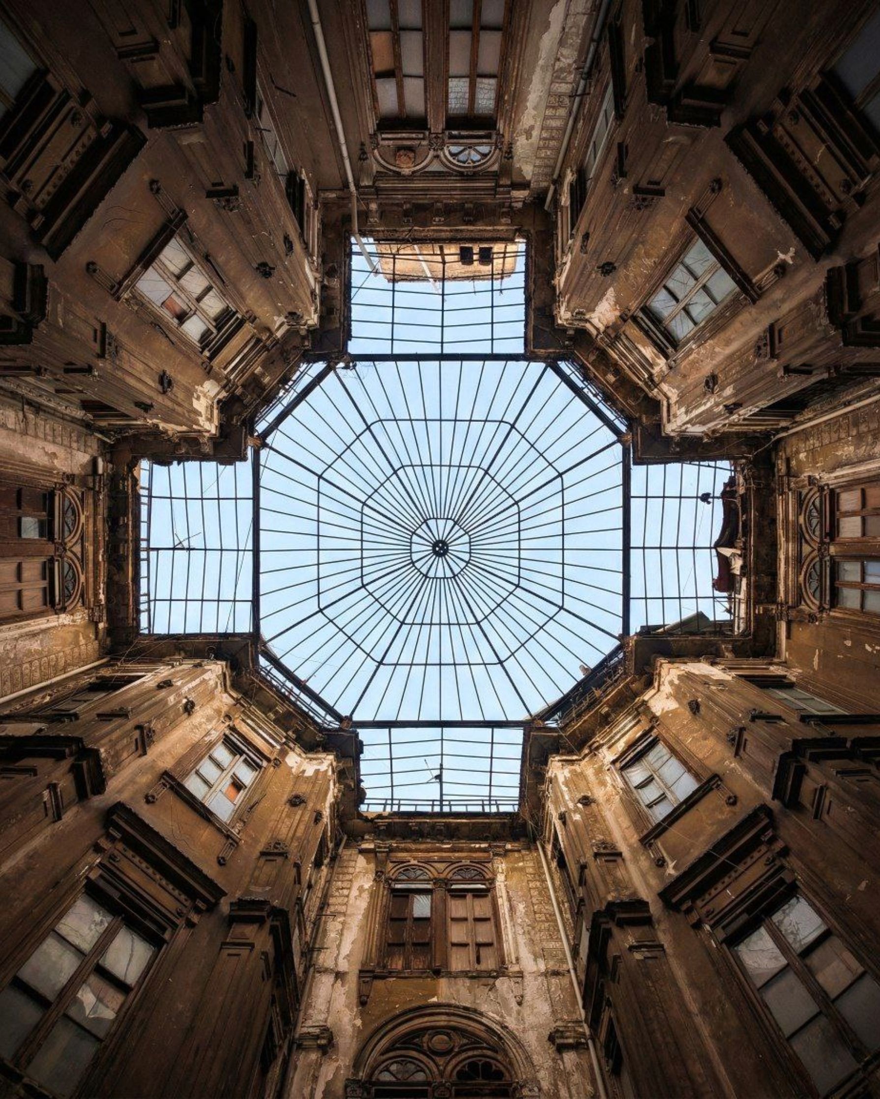 Symmetrical View of Historic Atrium Ceiling · Free Stock Photo