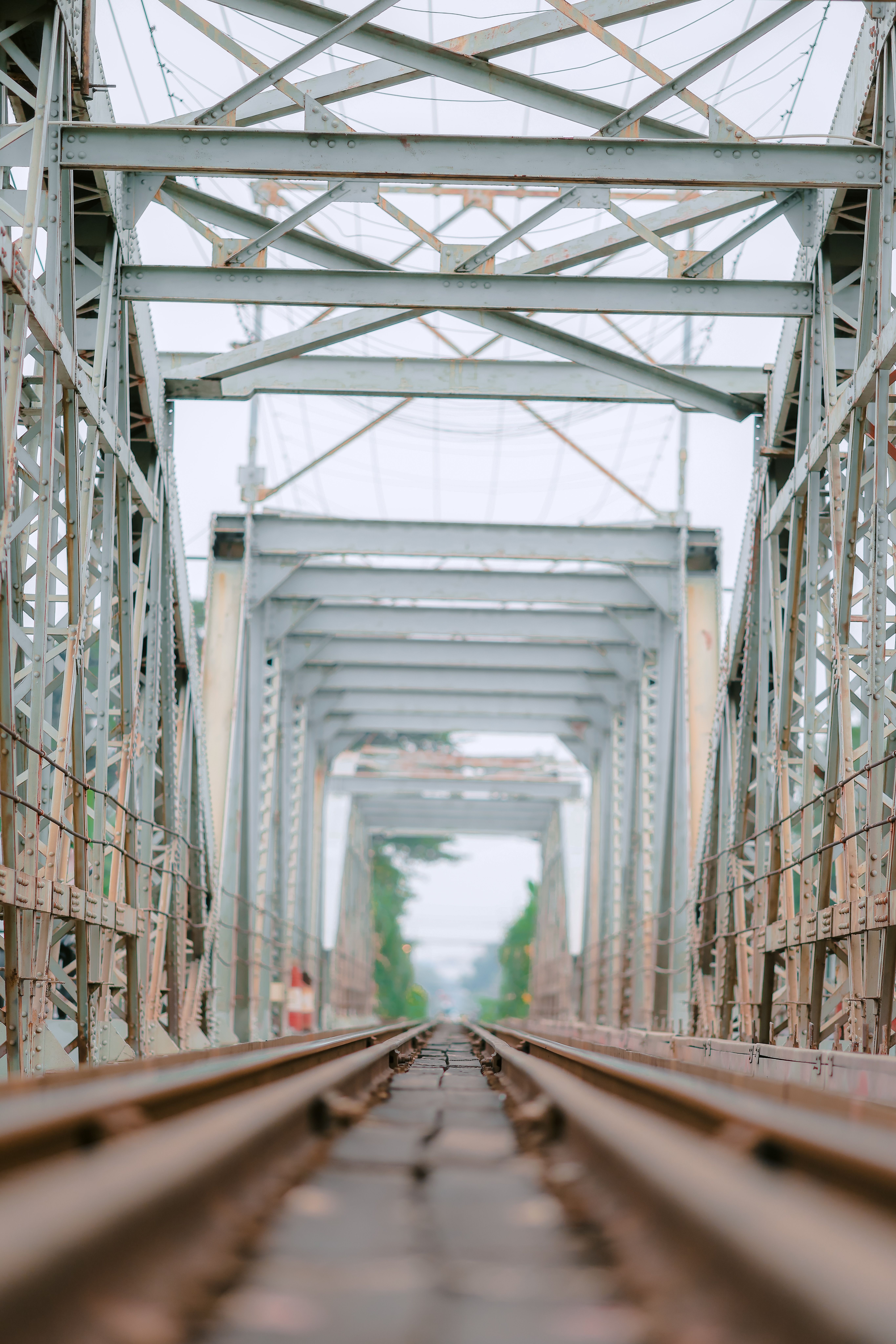 Long Perspective of Metal Railway Bridge · Free Stock Photo