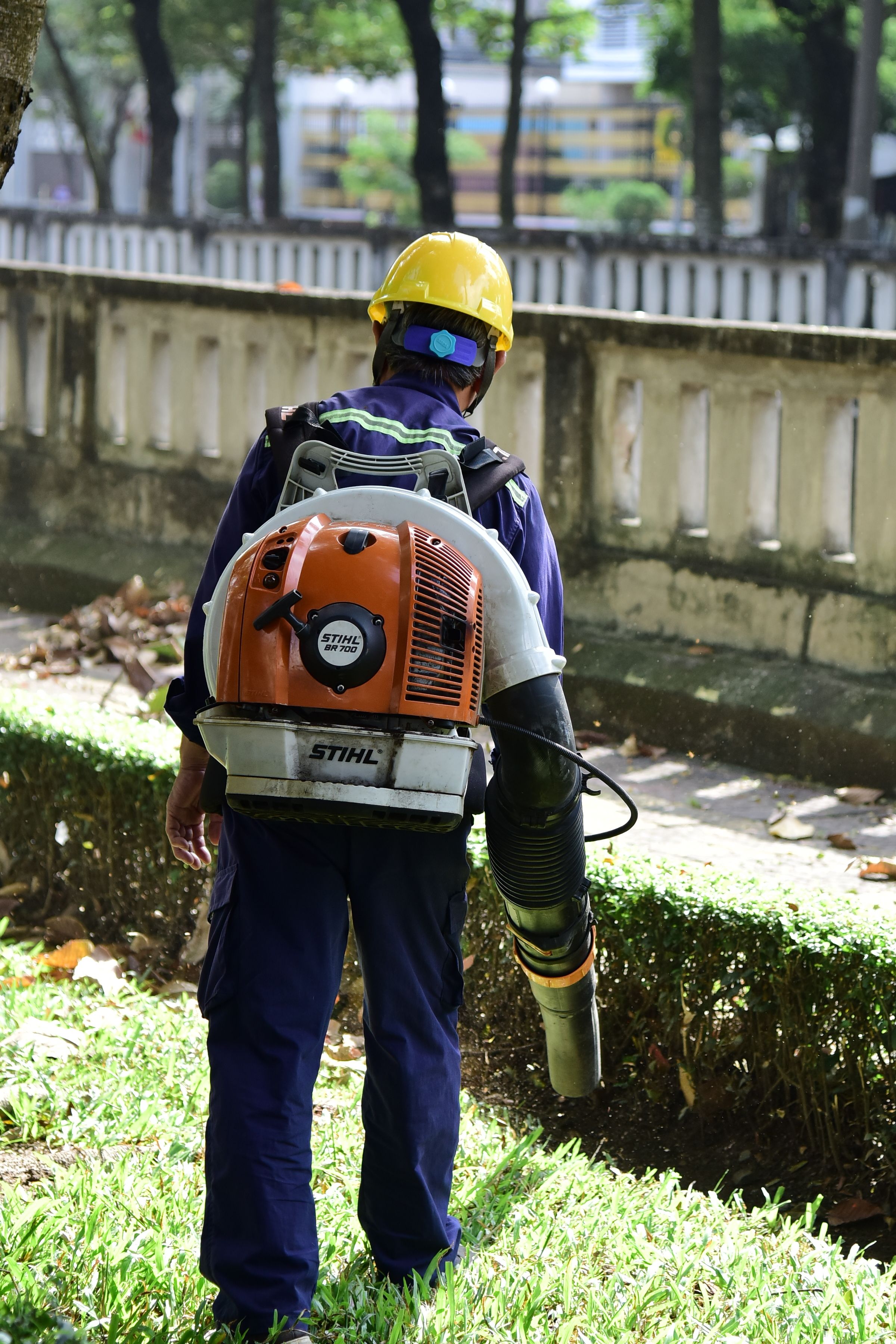 Gardener with Leaf Blower in Urban Park · Free Stock Photo