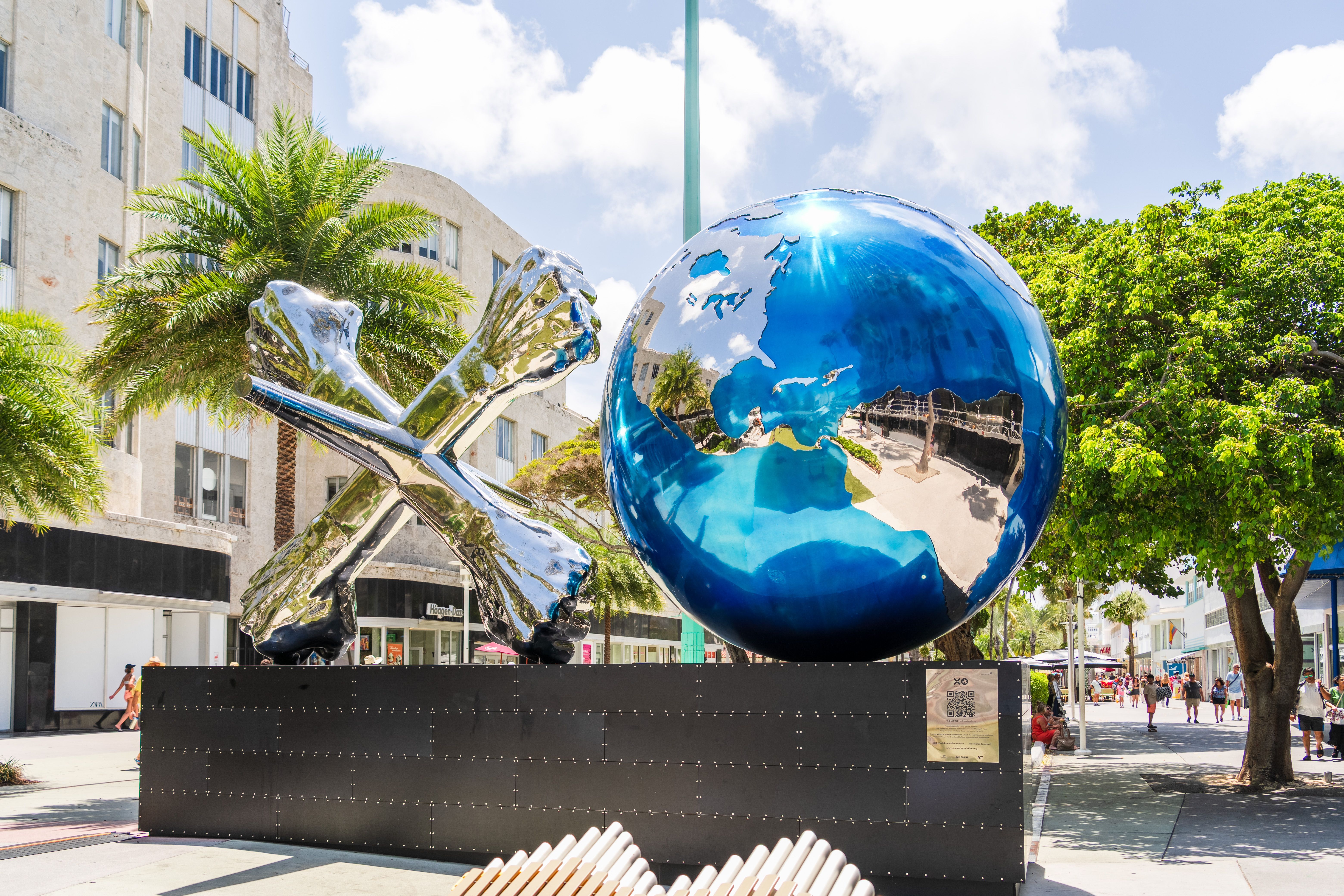 Vibrant Globe Sculpture on Miami Beach Street · Free Stock Photo