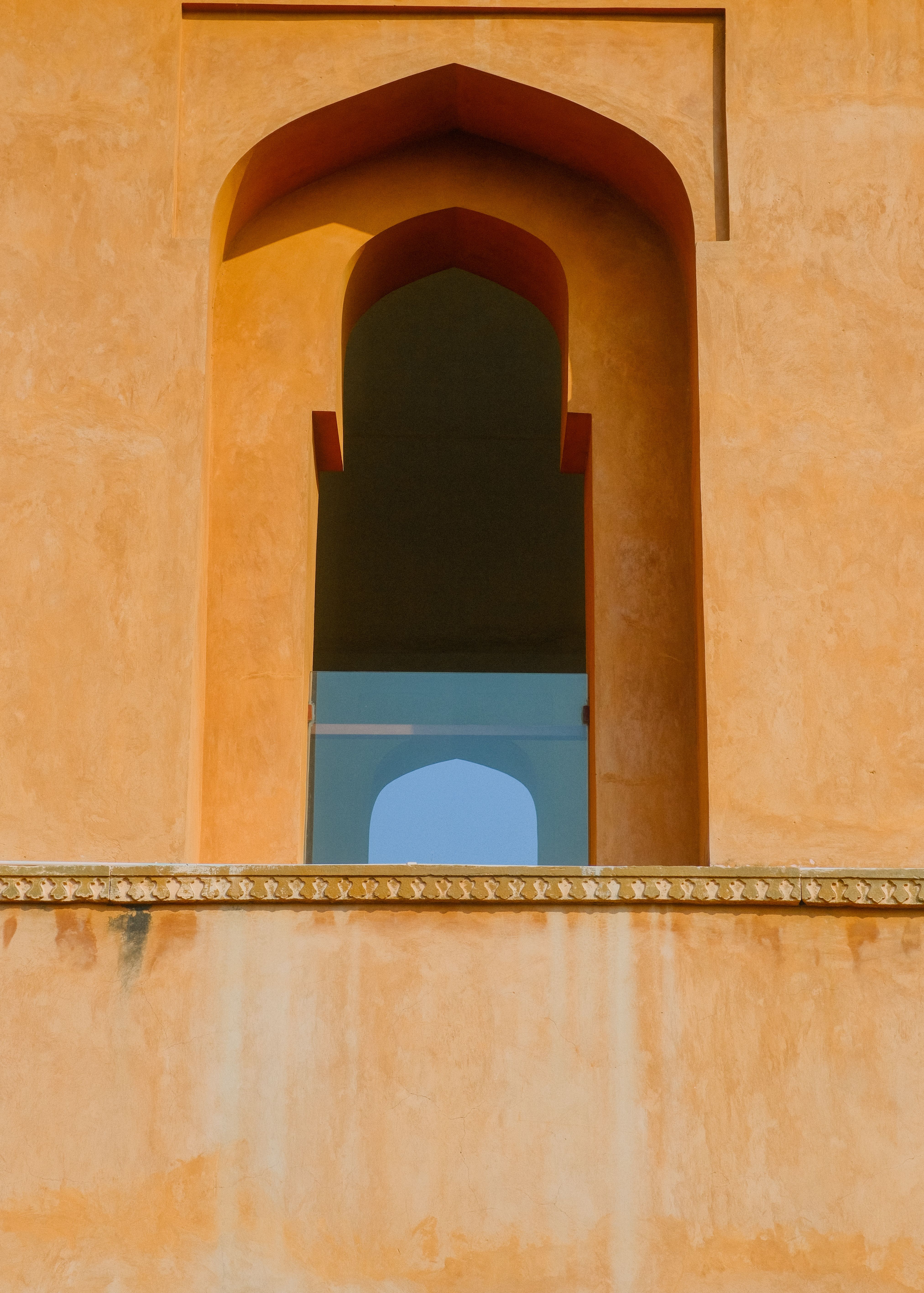 Elegant Architectural Window Arch Design · Free Stock Photo