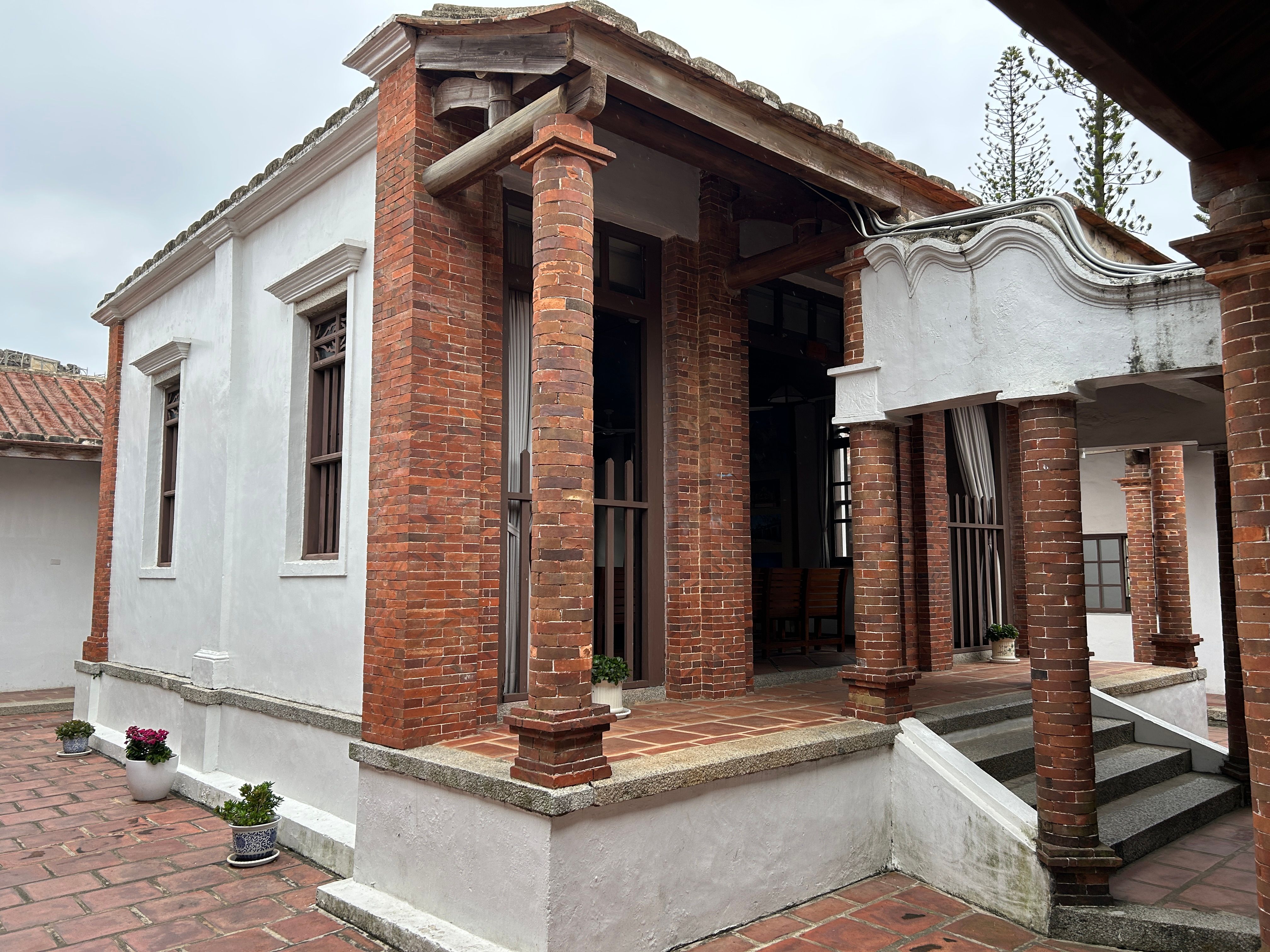 Traditional Red Brick Courtyard House in Kinmen, Taiwan · Free Stock Photo