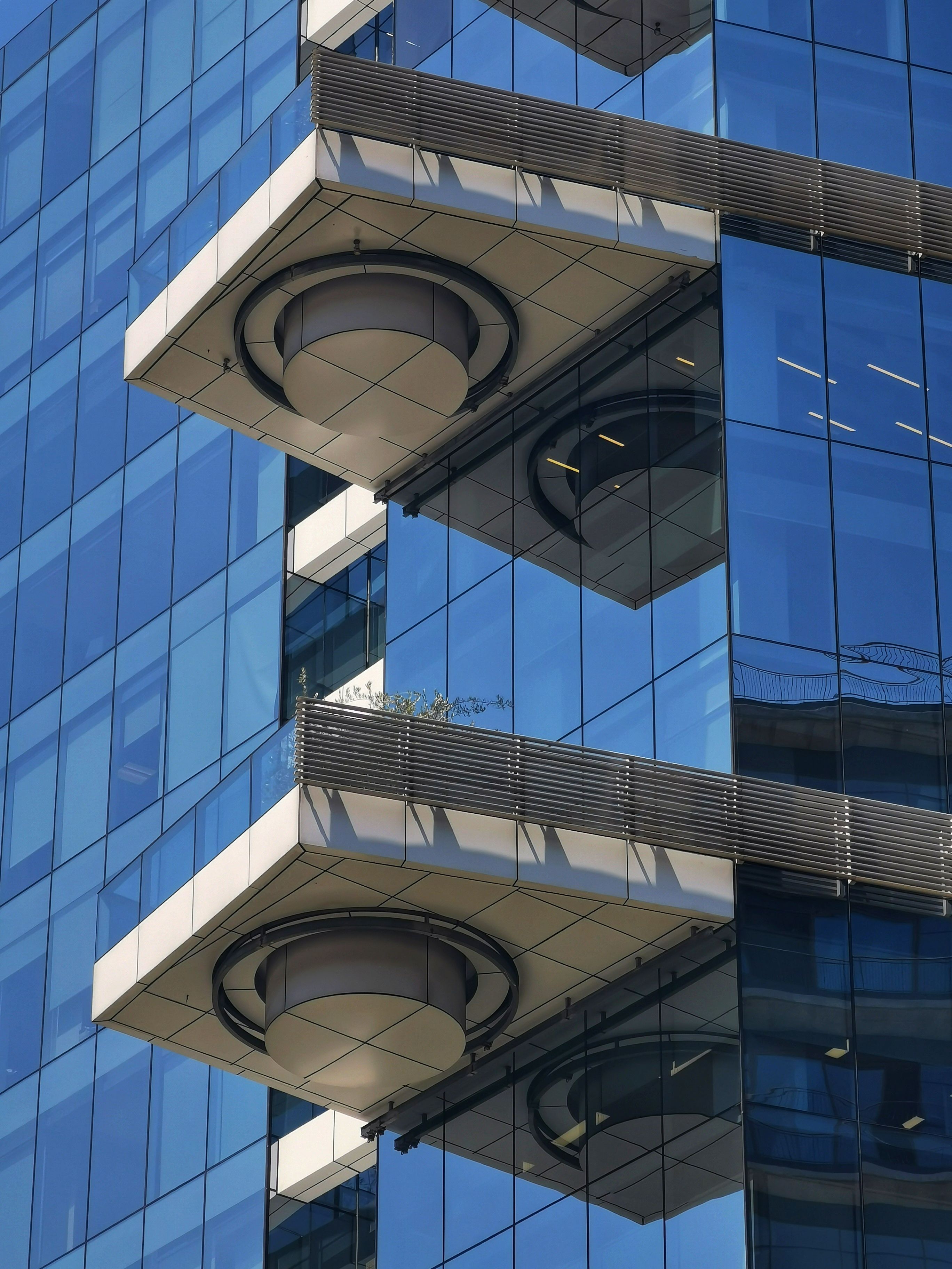Modern Architectural Building Reflection · Free Stock Photo