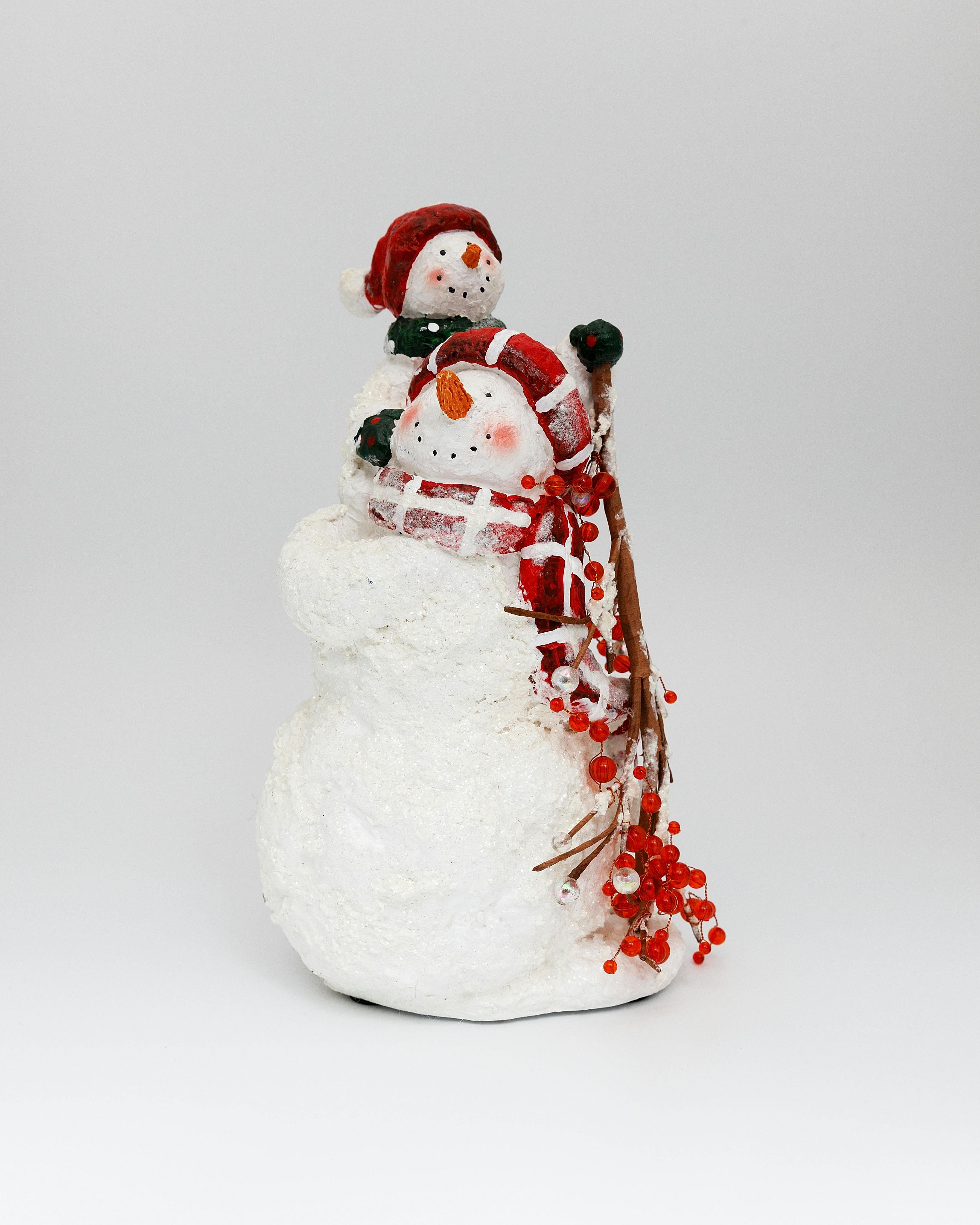 Decoración Festiva De Muñeco De Nieve Con Detalles En Rojo · Foto de ...