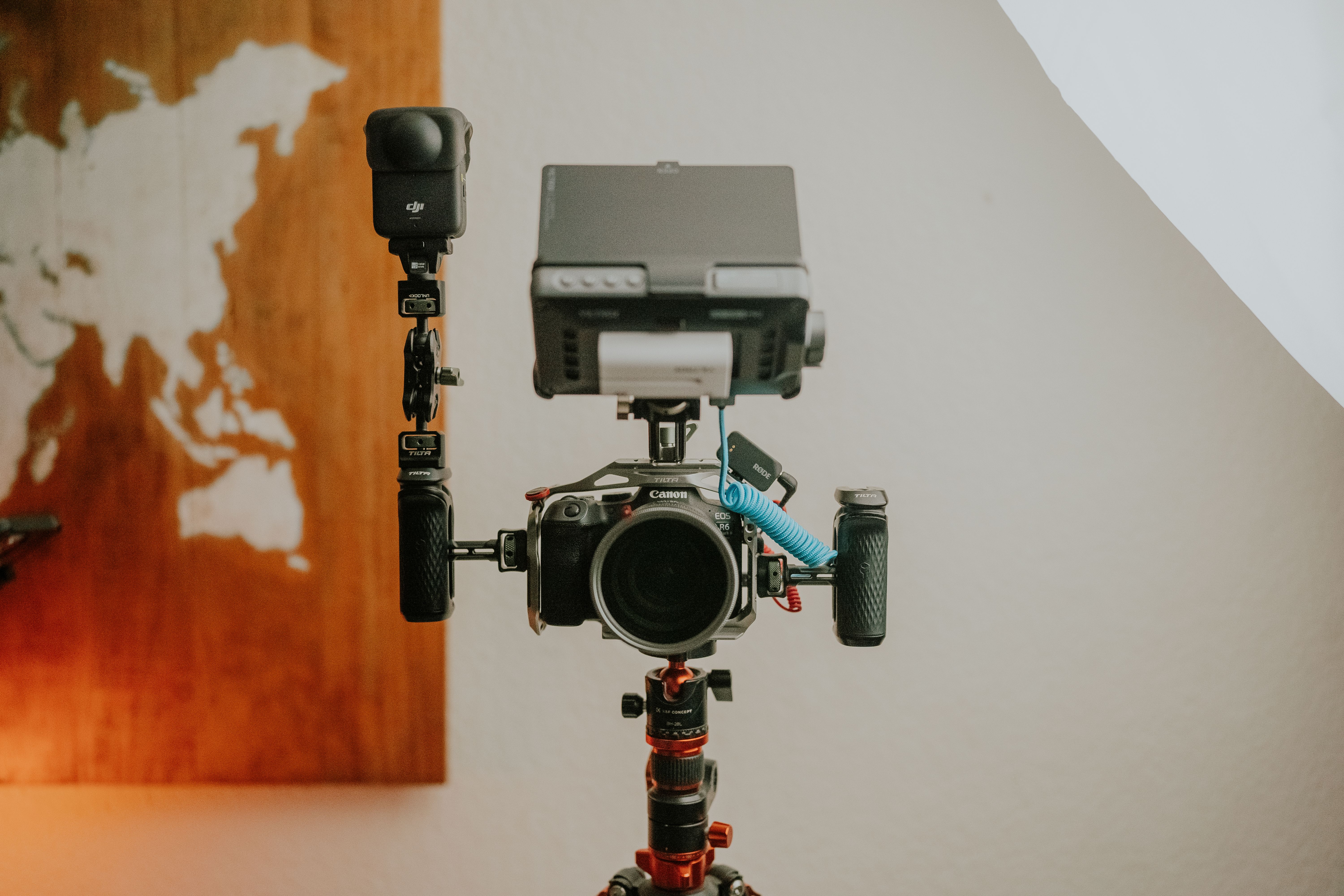 Professional Camera Setup with Tripod Indoors · Free Stock Photo