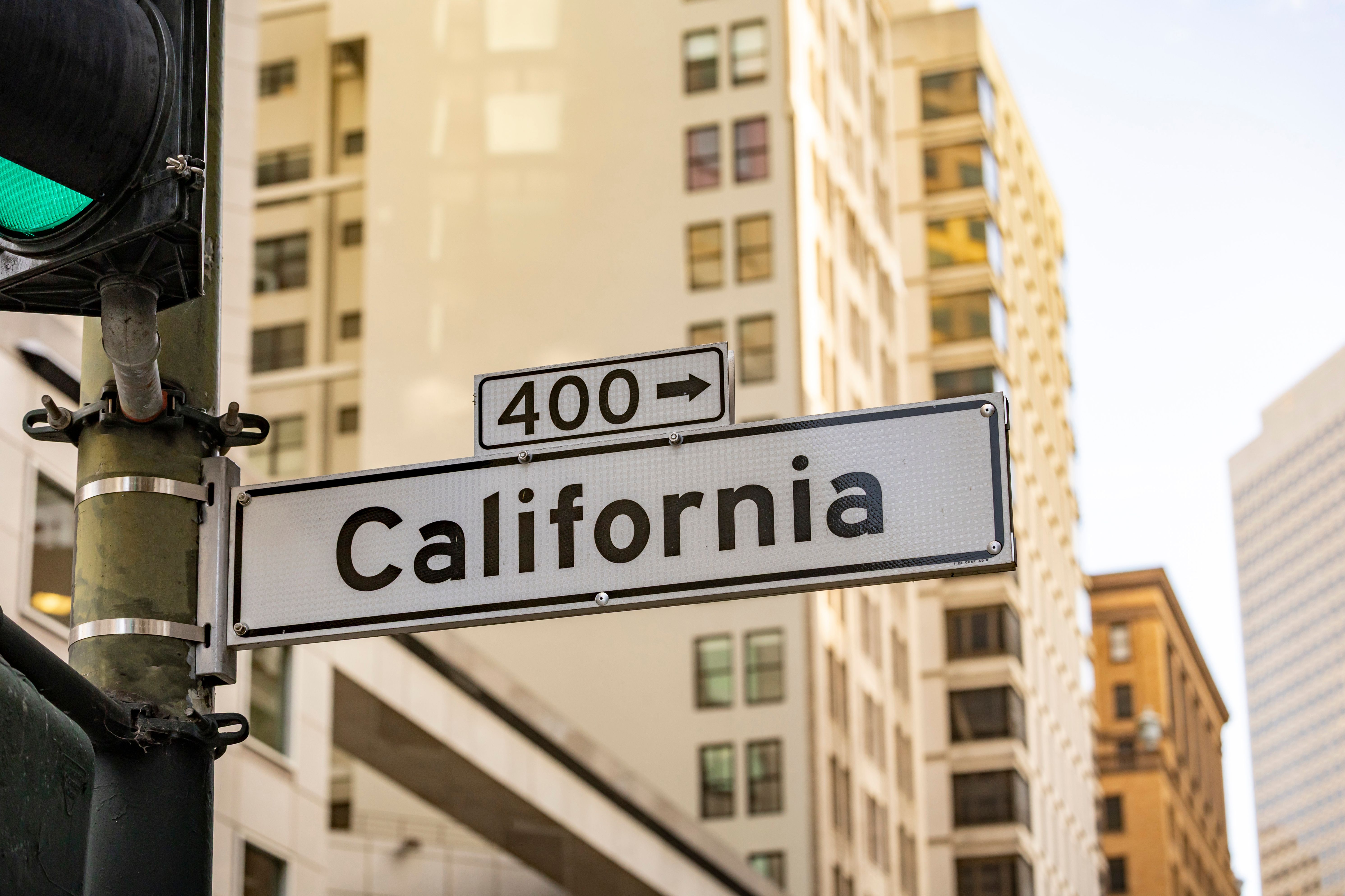 California Street Sign in Urban Environment · Free Stock Photo