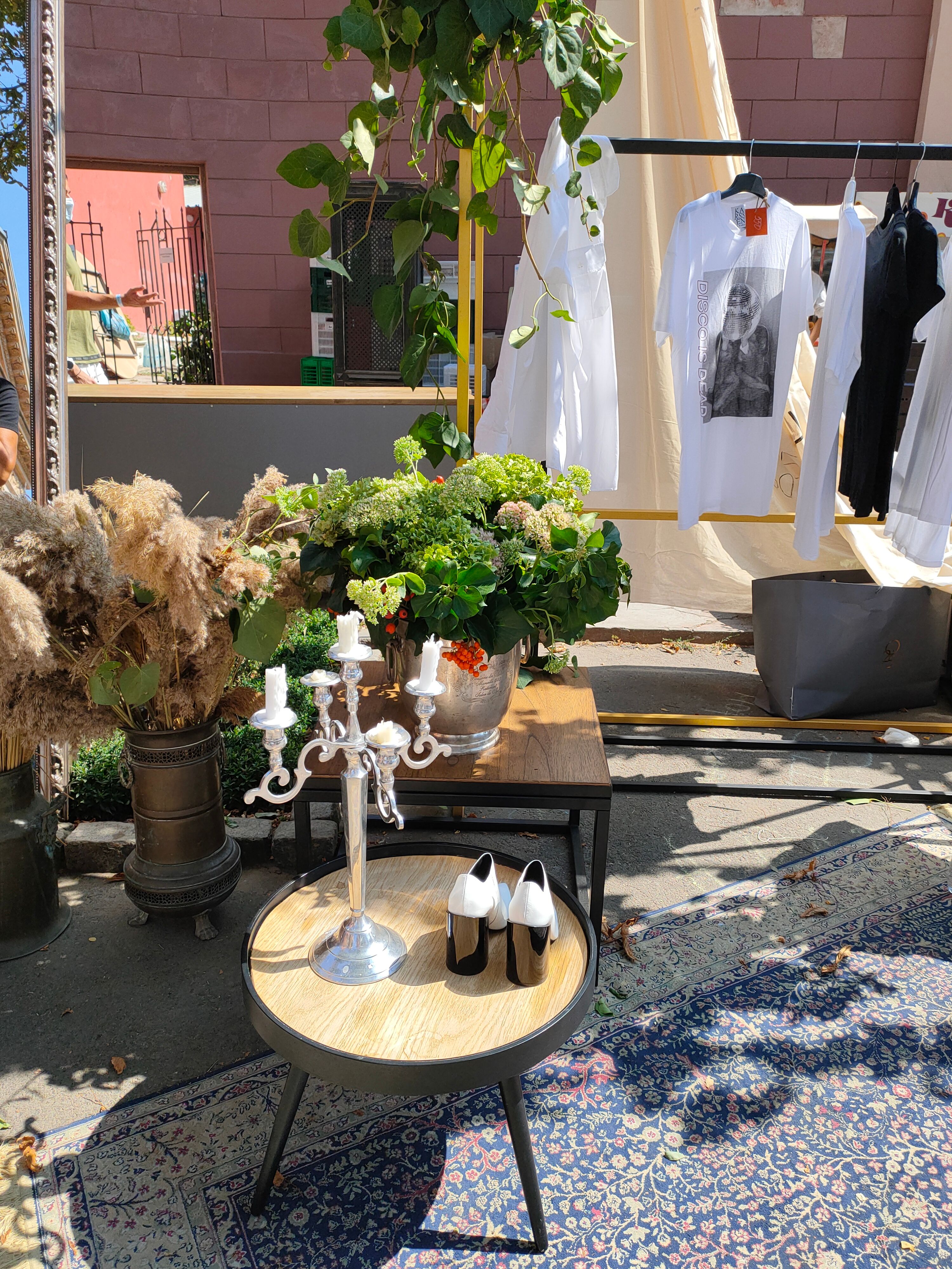 Outdoor Vintage Flea Market Display Scene · Free Stock Photo