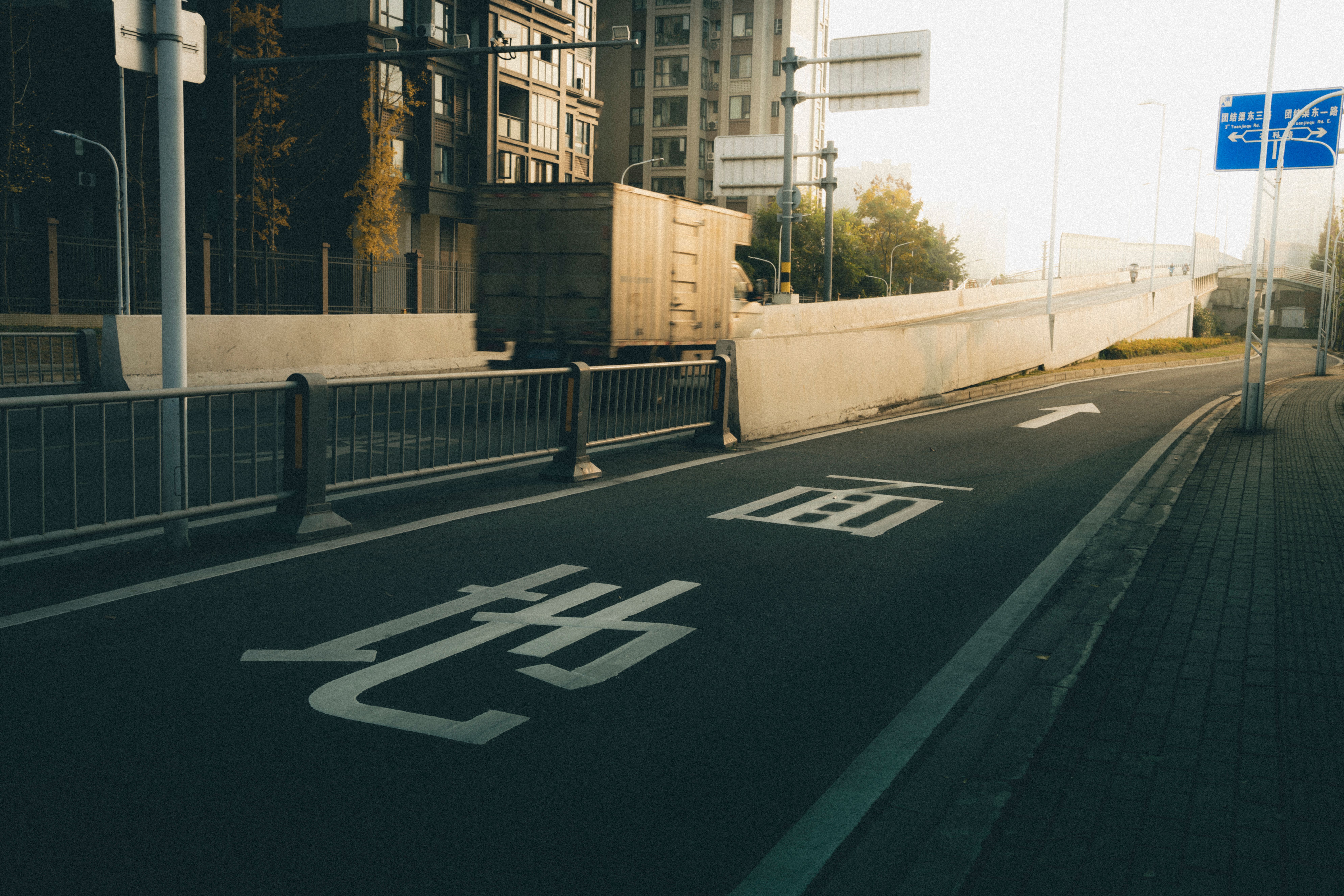Urban Road Scene at Early Evening with Truck · Free Stock Photo