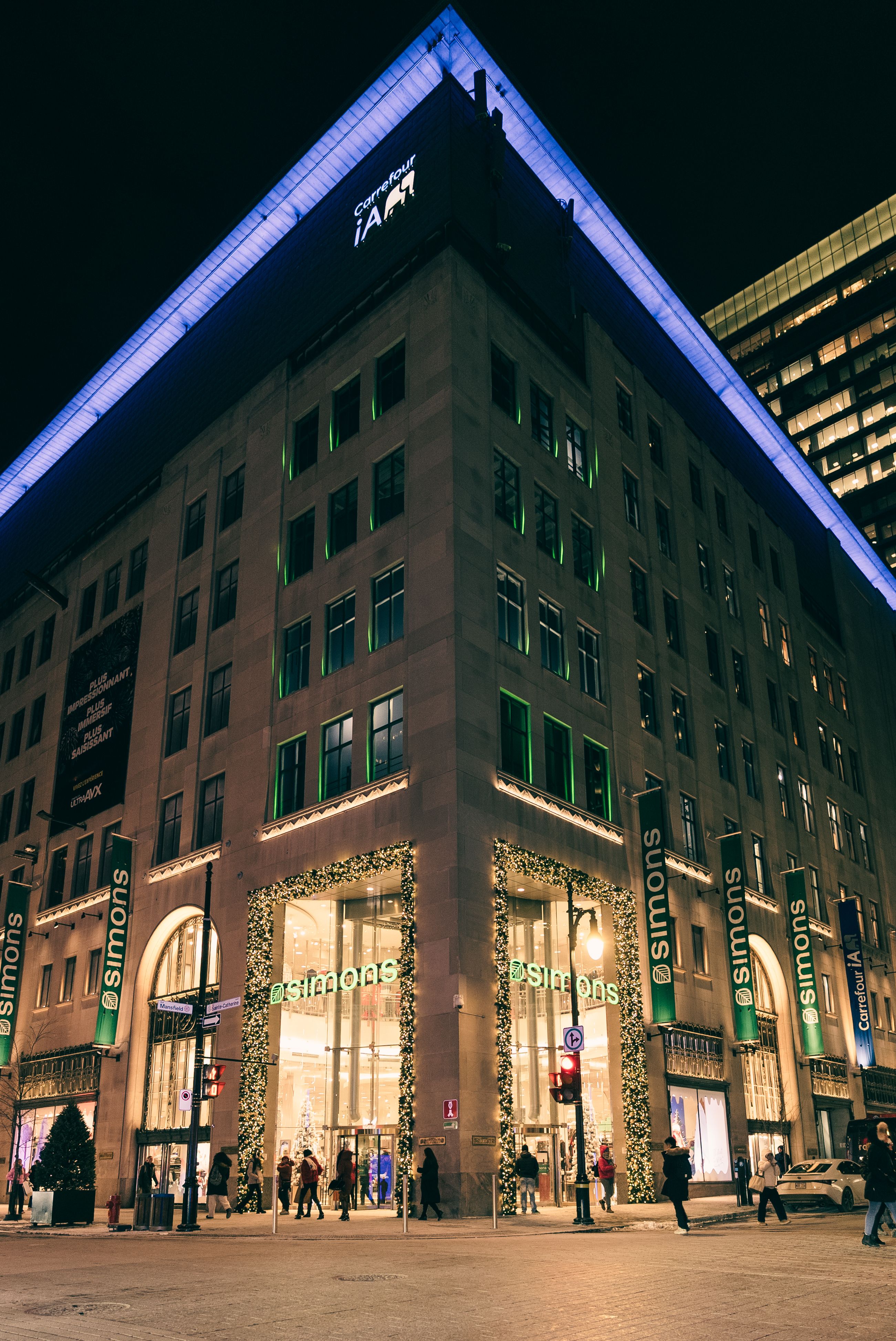 Night View of Simons Department Store Corner · Free Stock Photo