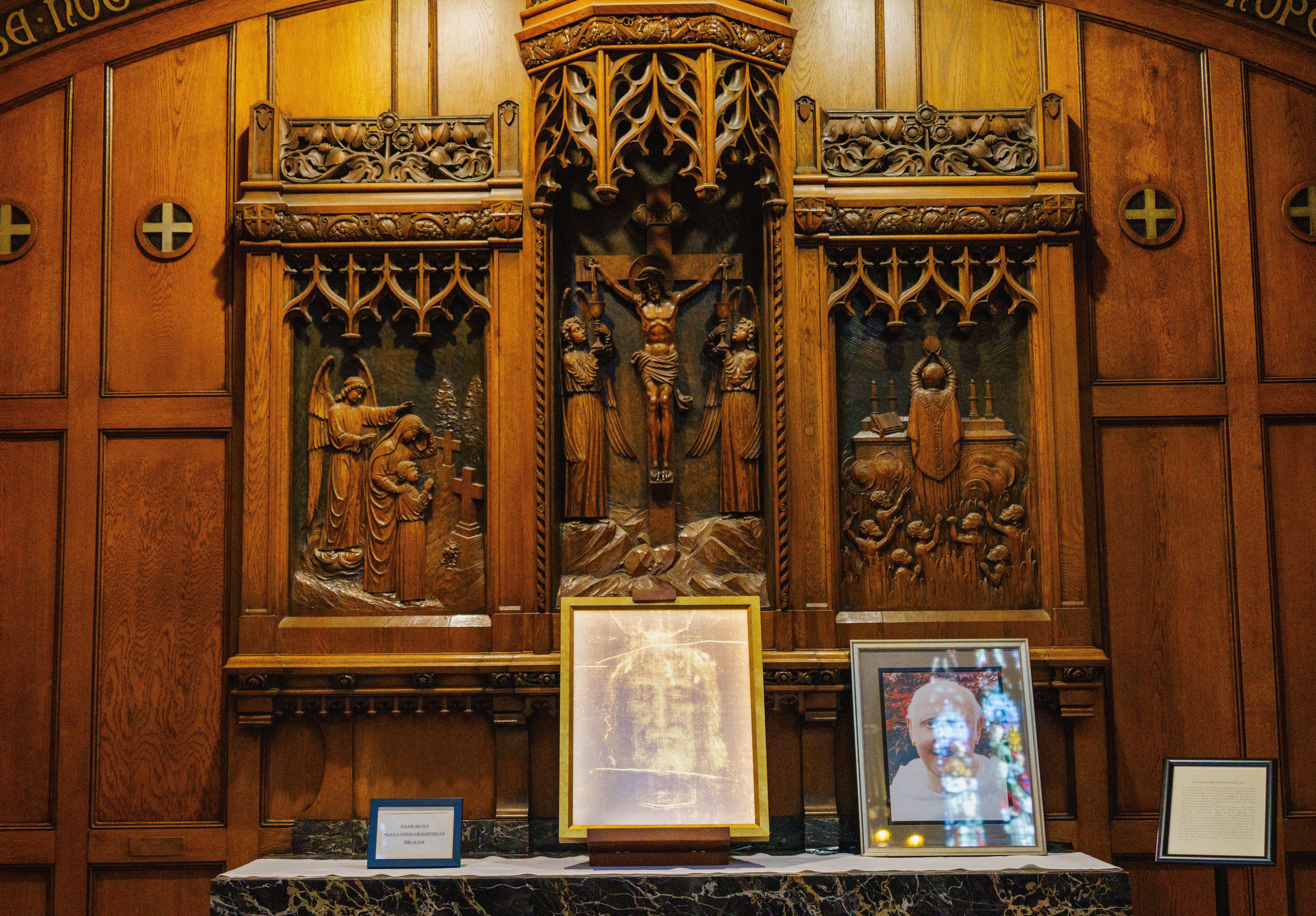 Elaborate Wooden Church Altar with Art and Symbols · Free Stock Photo