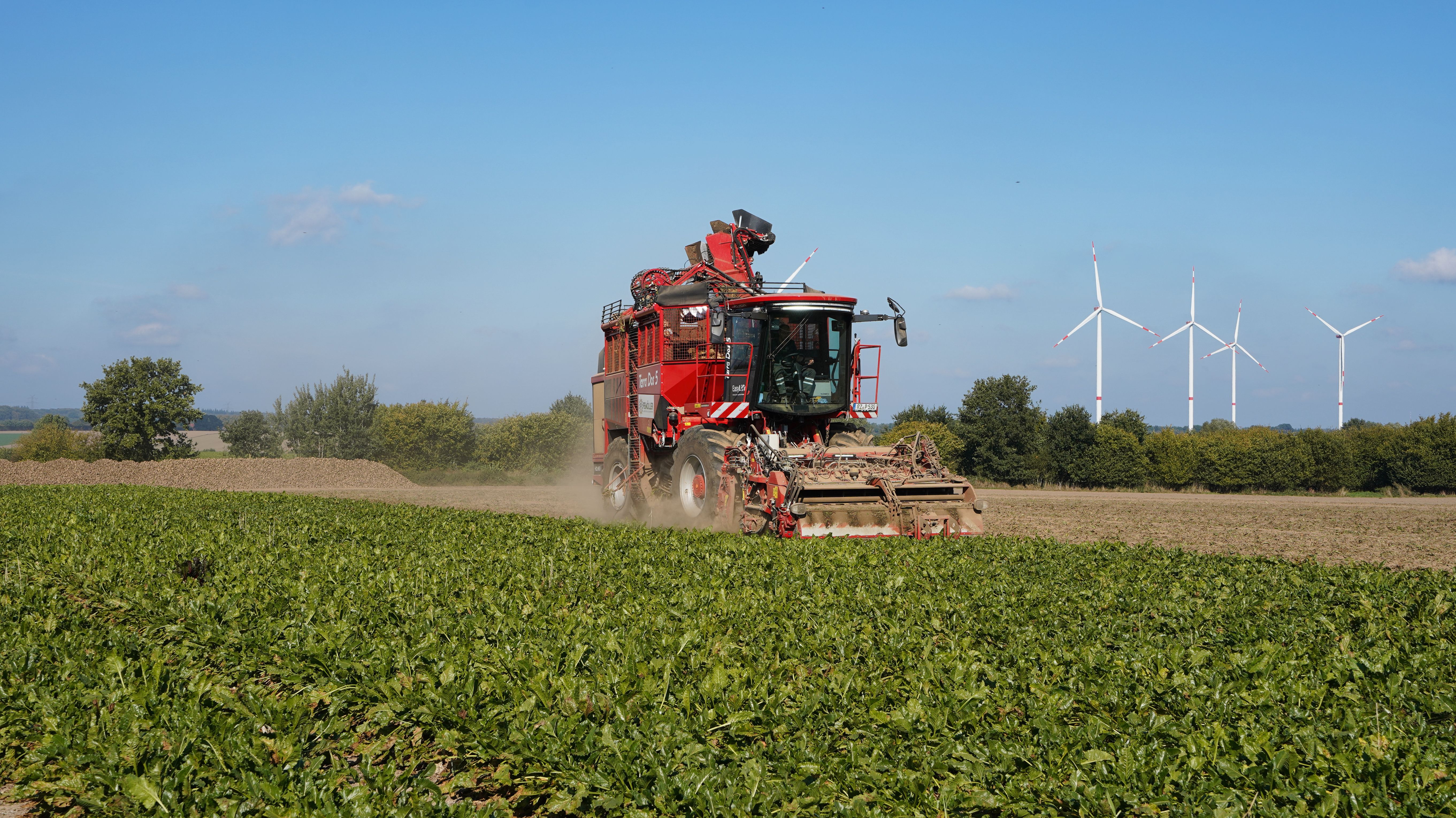 Modern Beet Harvester in Lütau, Germany · Free Stock Photo